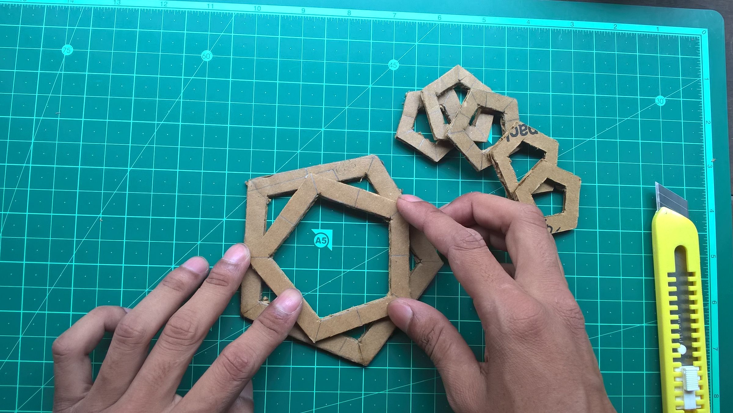 DIY Cardboard Lamp : 8 Steps (with Pictures) - Instructables