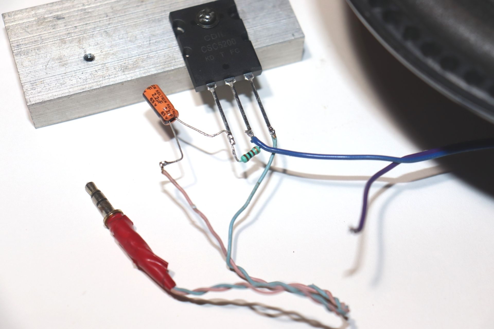 How to Make 5200 Transistor to Audio Amplifier : 9 Steps - Instructables