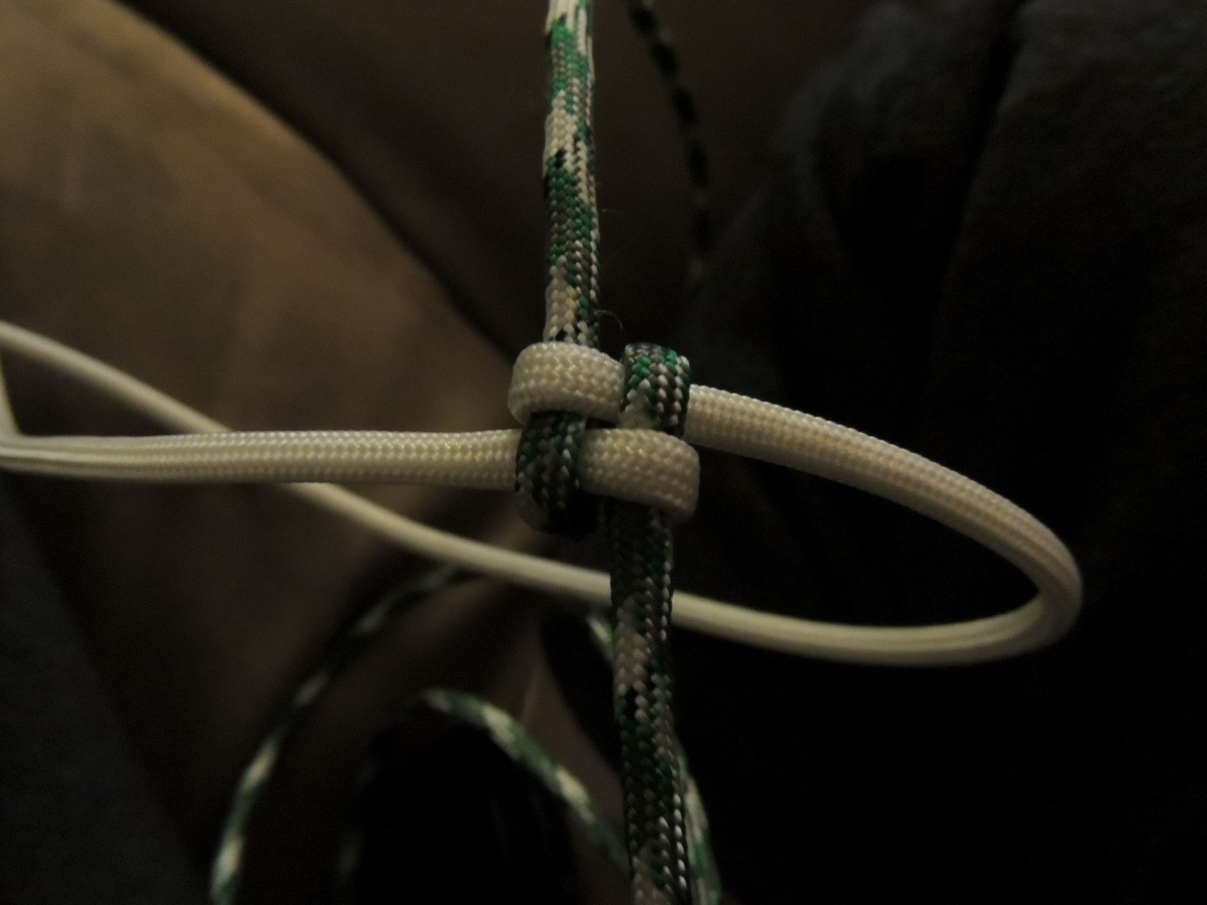 Paracord Cross (Square Braid) : 10 Steps - Instructables