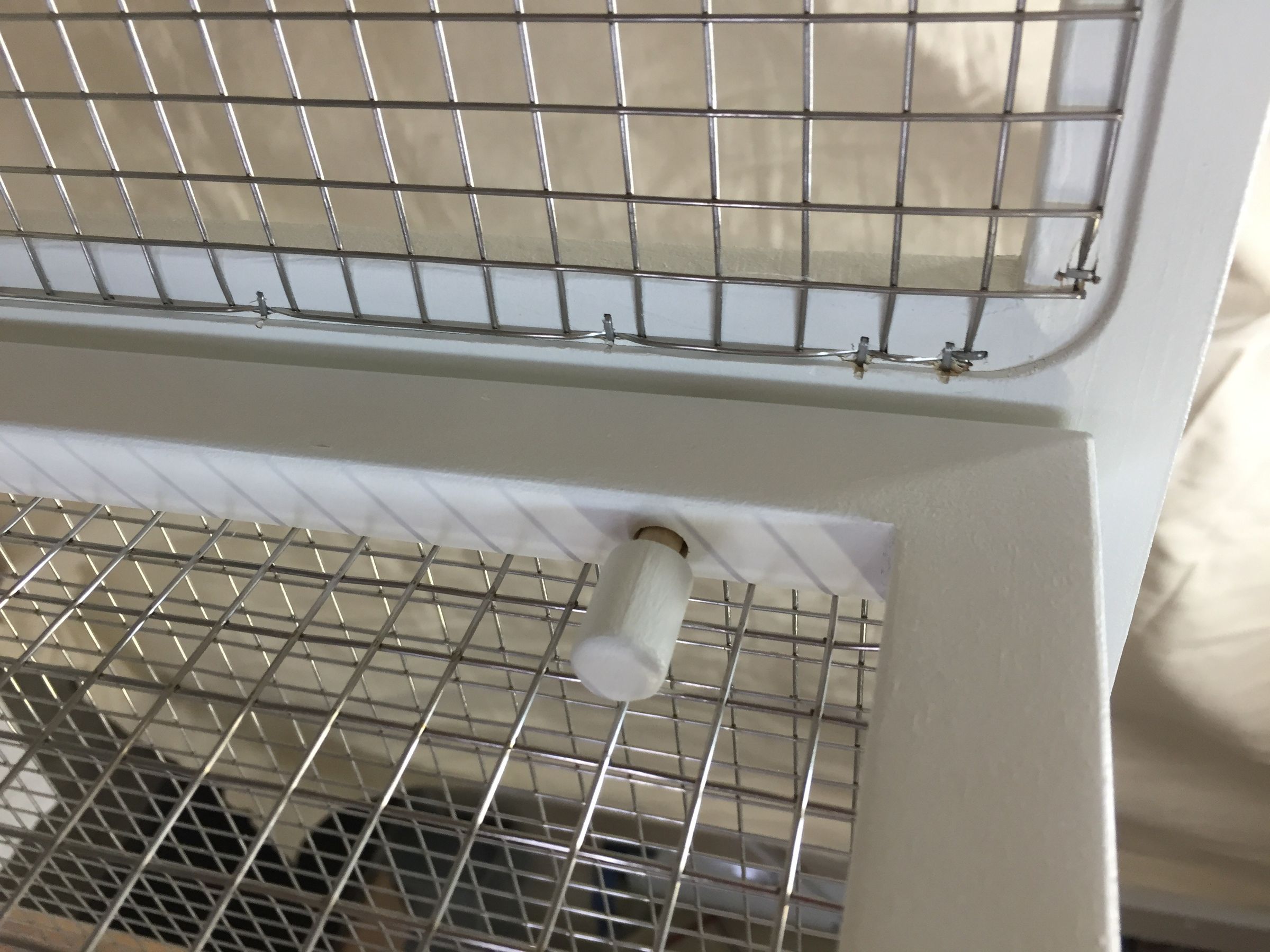 Jennifer's Display Cage W/Removable Divider - Instructables