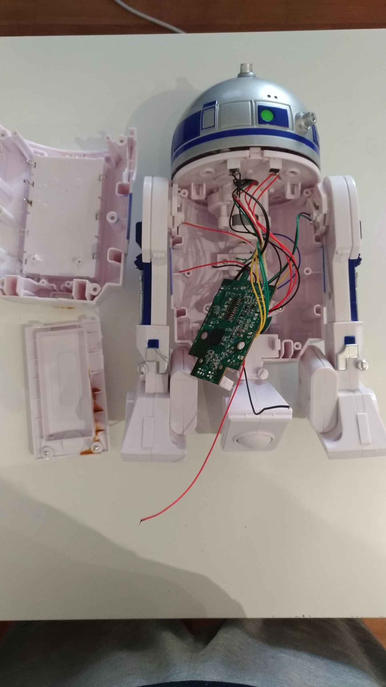 Hacked Disney R2D2: Bluetooth Control, More Sounds (ESP32, DFPlayer ...
