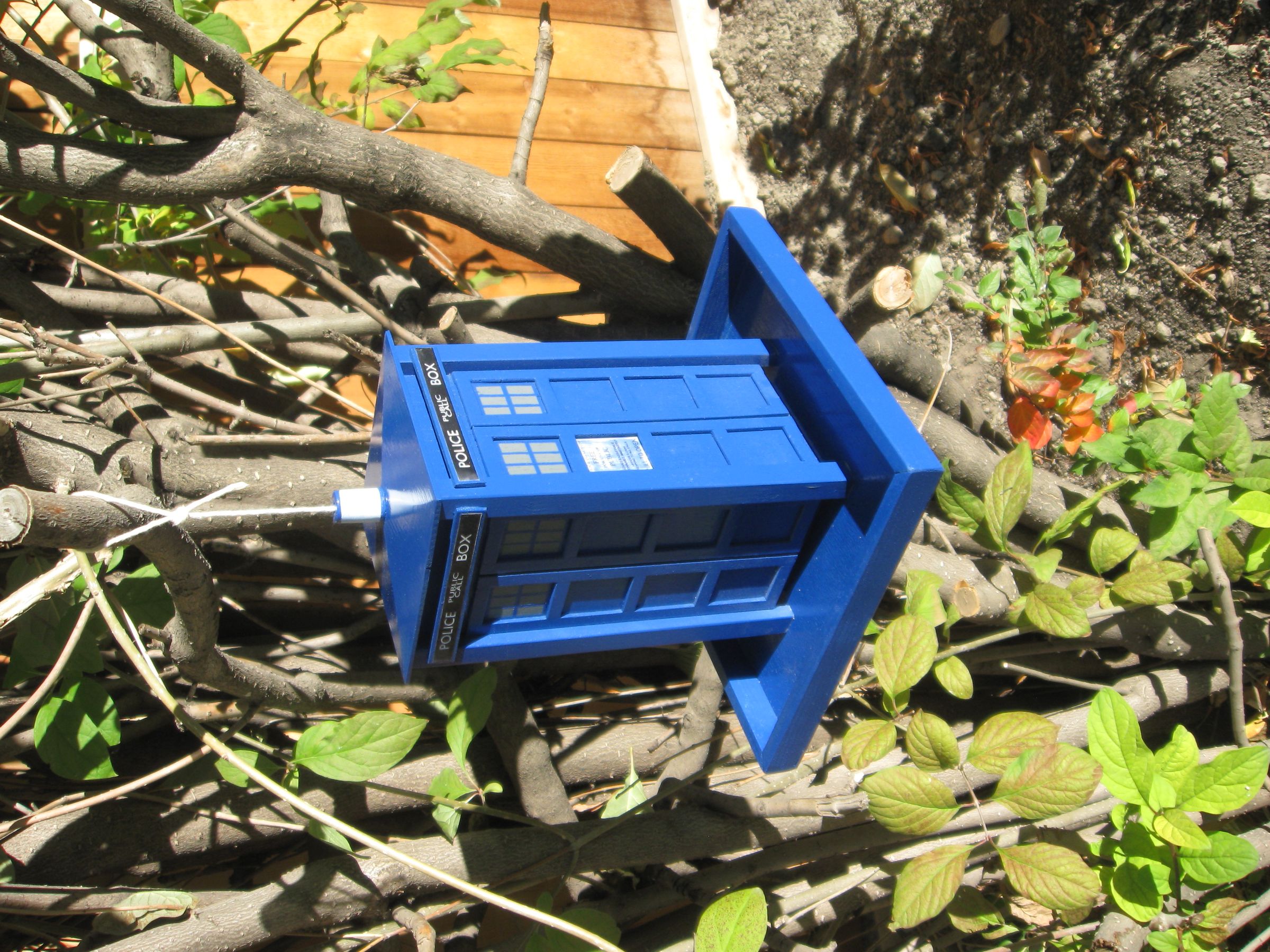TARDIS Bird Feeder : 9 Steps (with Pictures) - Instructables