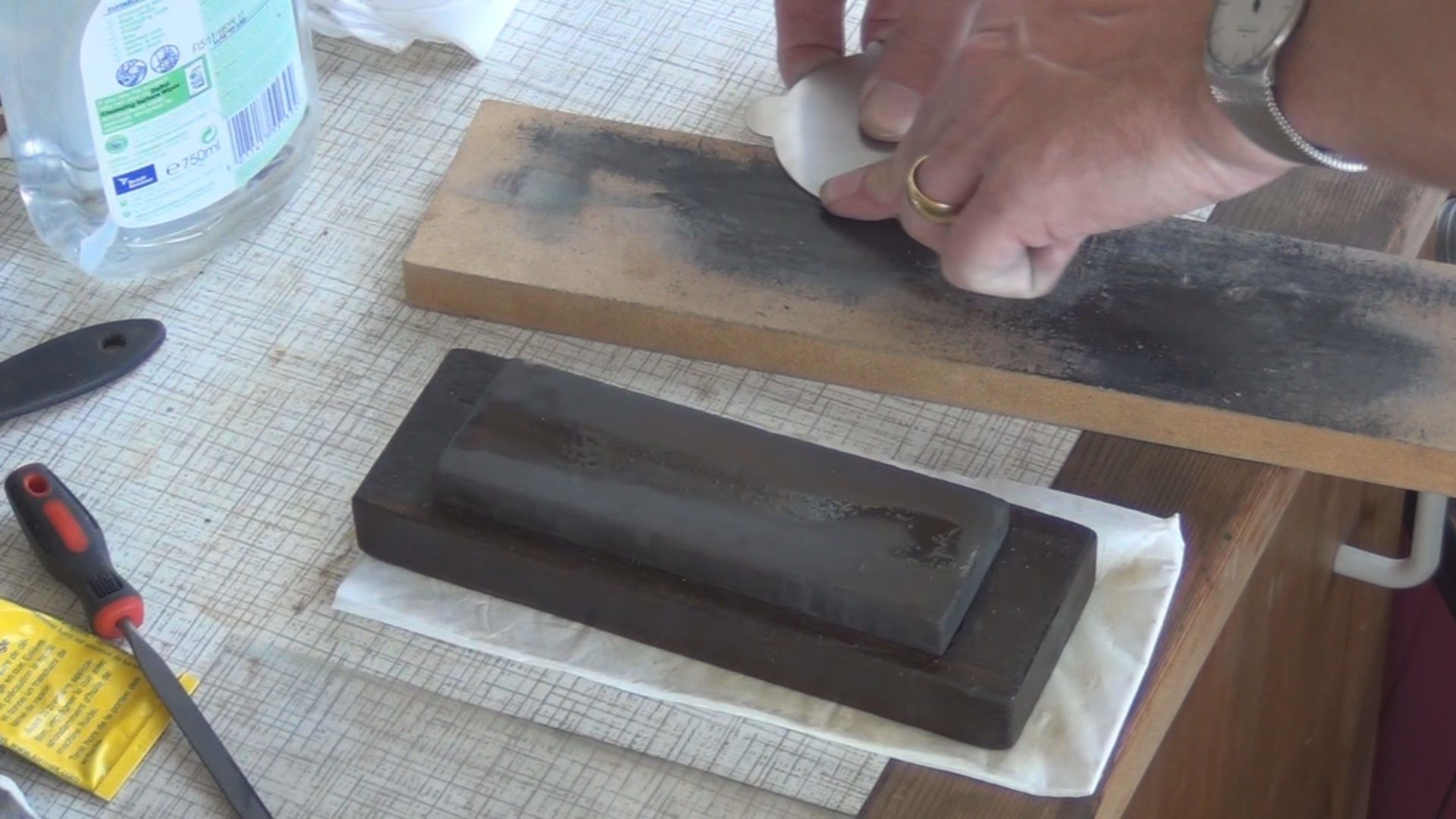 How to Sharpen a Convex Card Scraper : 8 Steps (with Pictures ...