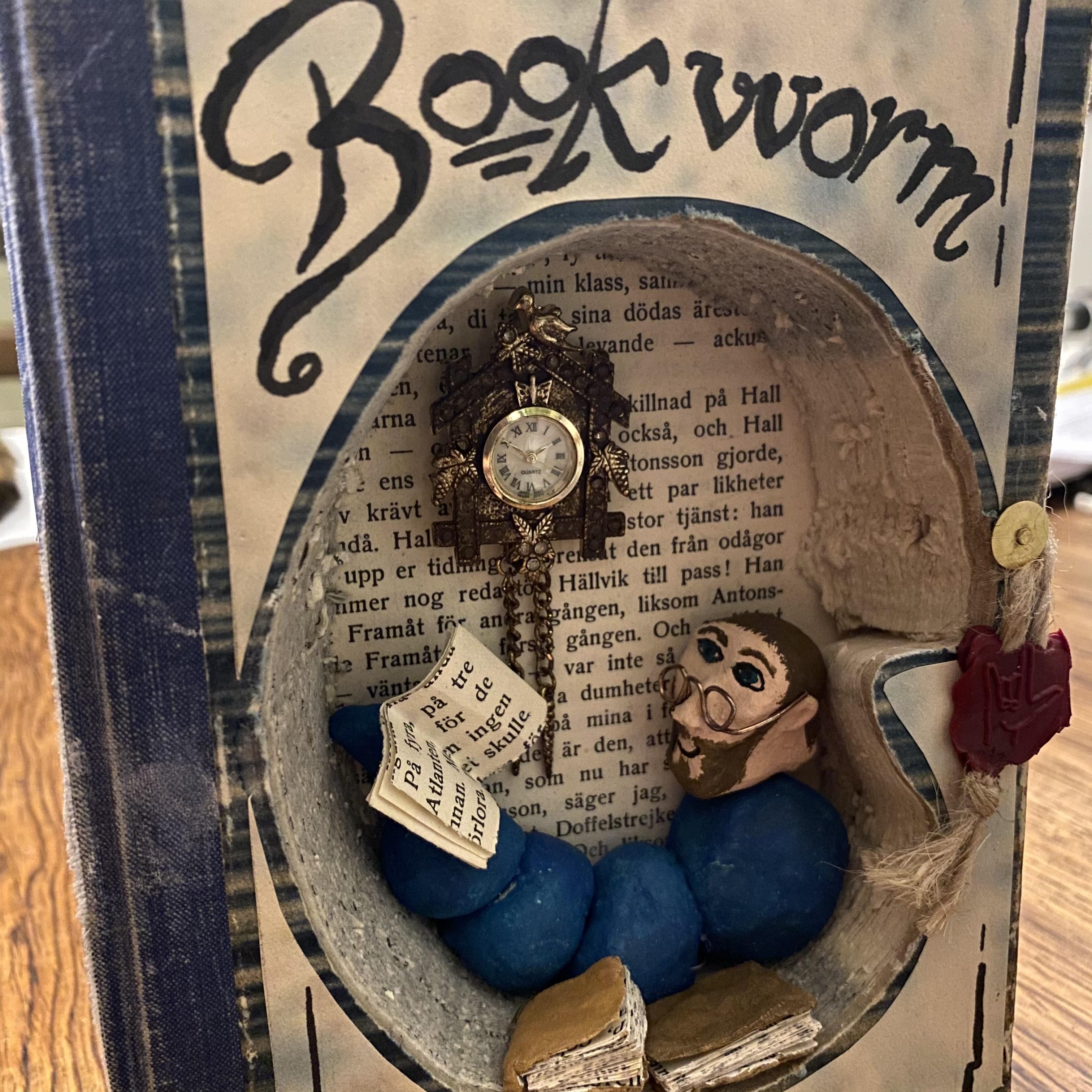 Bookworm for Your Reading Nook : 11 Steps (with Pictures) - Instructables