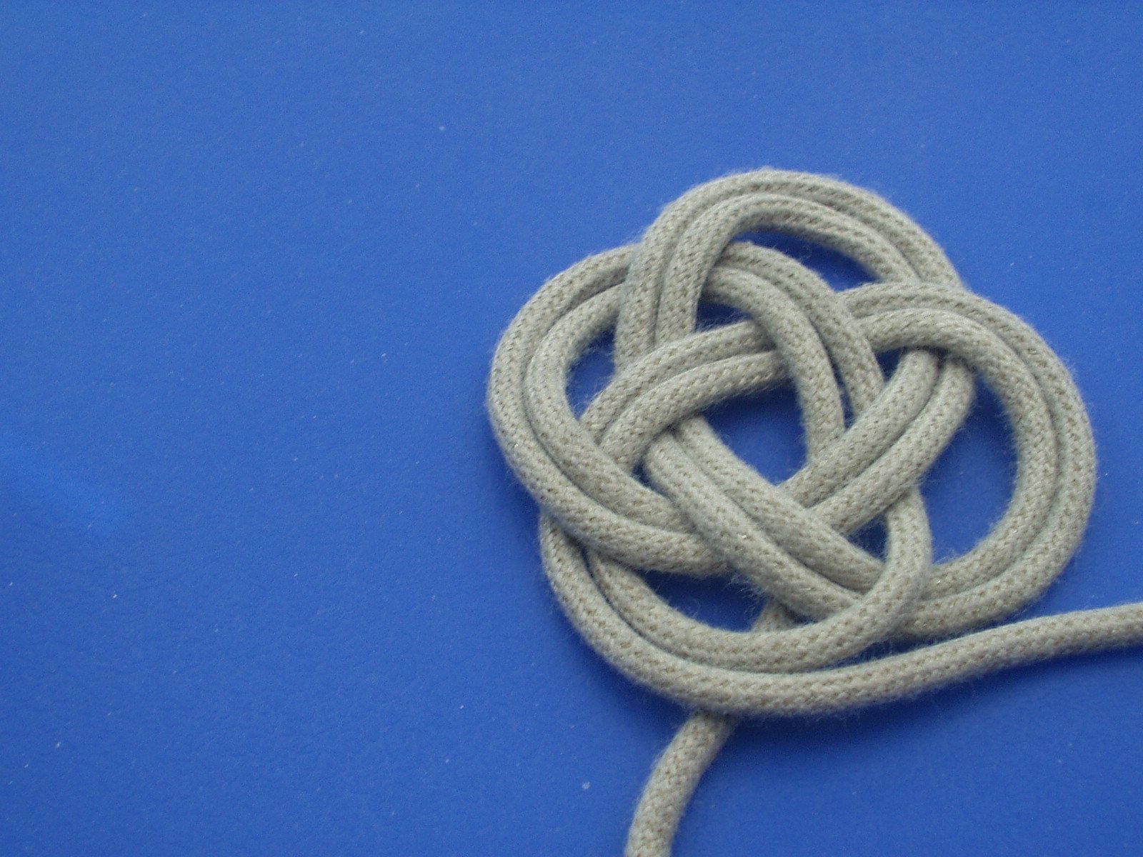 Wordless Tutorial III - Single Strand Diamond Stopper Knot : 12 Steps ...