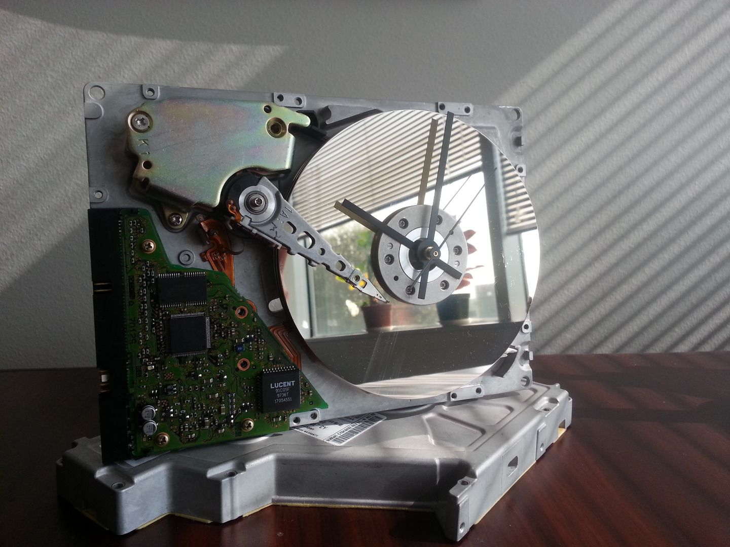 Recycled Hard Drive Desk Clock : 8 Steps (with Pictures) - Instructables