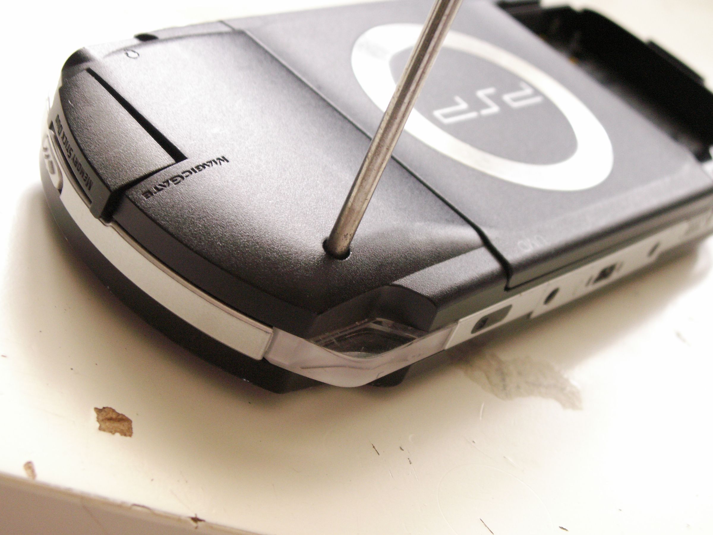 Replacing PSP 1000 Screen : 9 Steps - Instructables