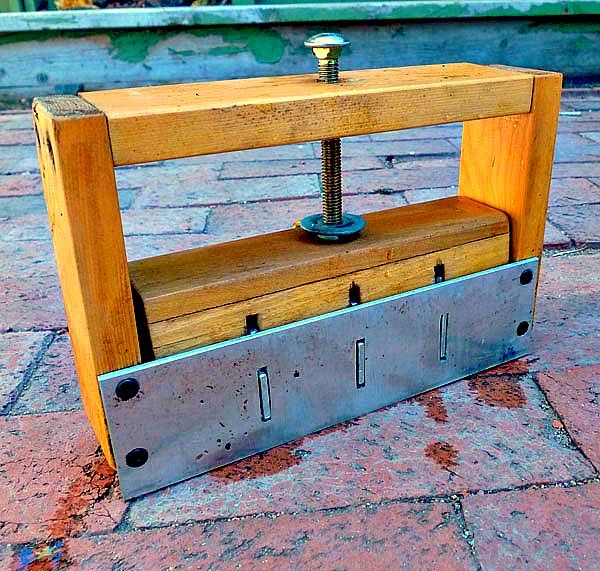 How to Make a Soil Blocker : 9 Steps (with Pictures) - Instructables