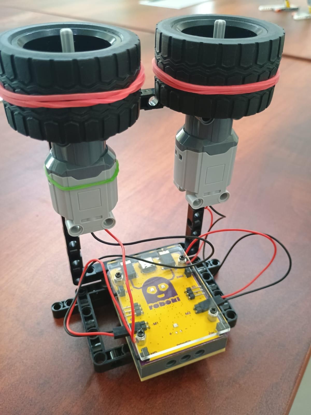 Build Your Own LEGO Beam Launcher With Vertical Motors : 9 Steps ...
