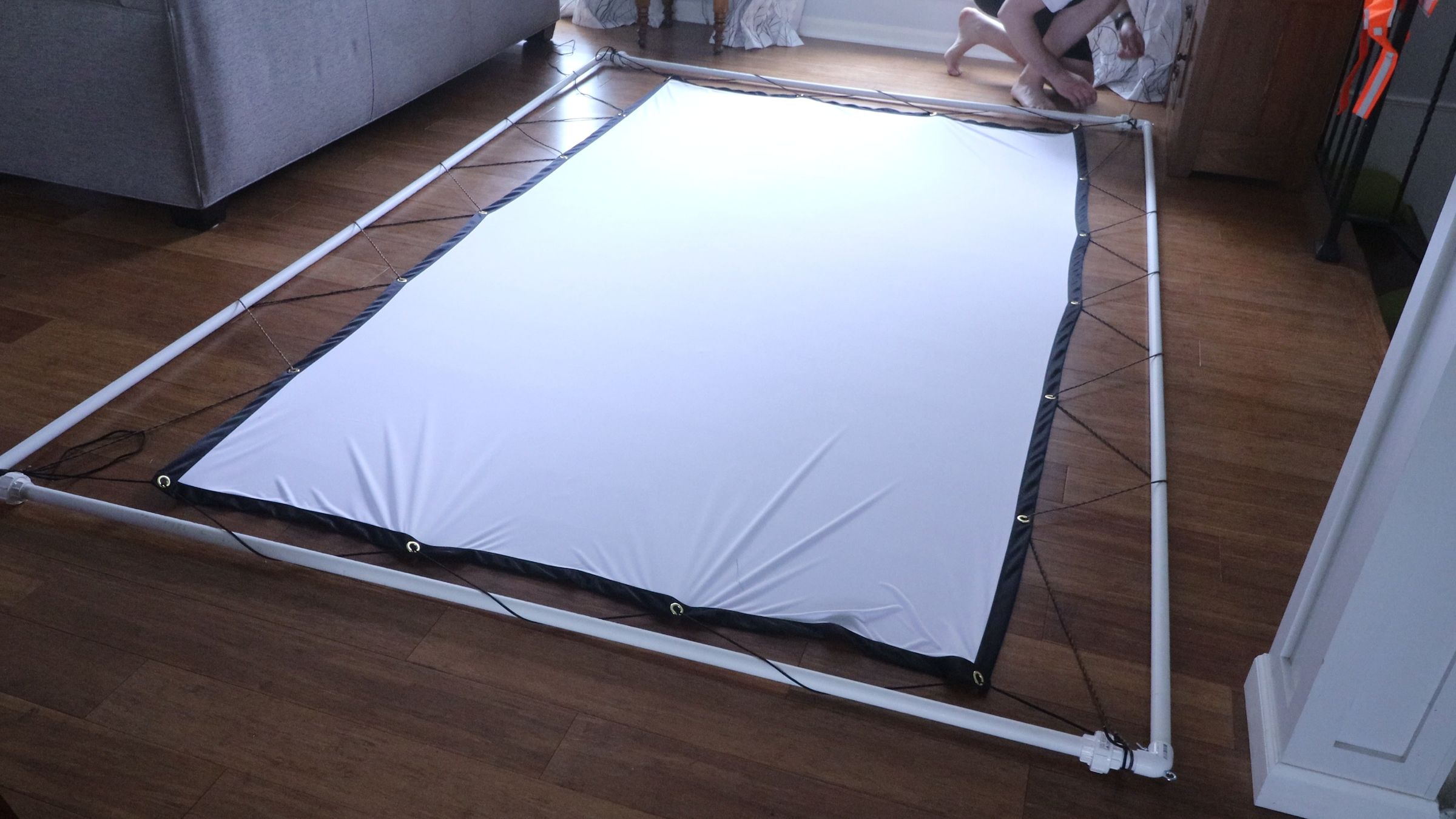 DIY Inexpensive Collapsible Projector Screen Frame : 8 Steps (with ...