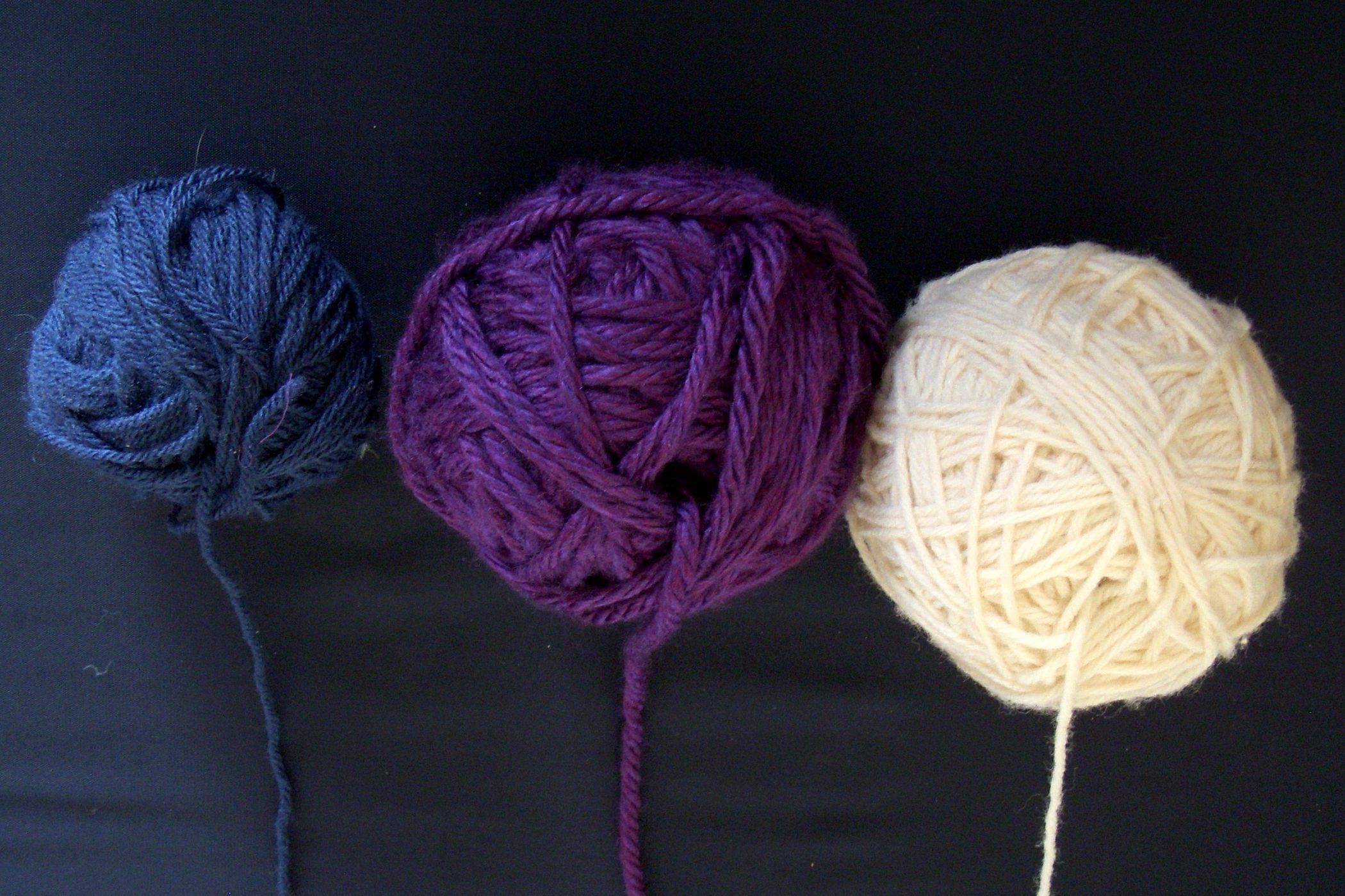 How to Easily Create a Centre Pull Ball of Yarn : 7 Steps - Instructables