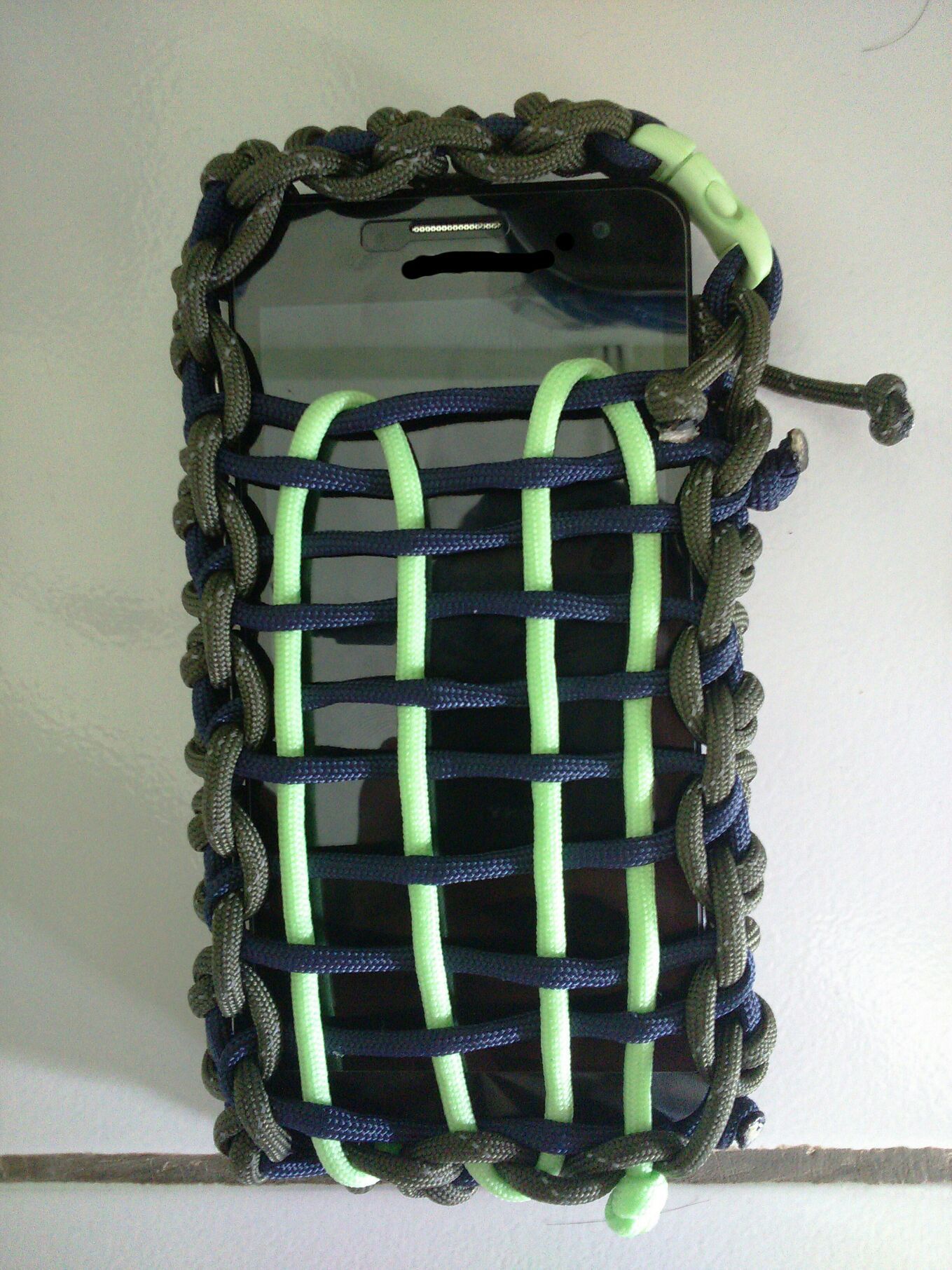 Paracord Phone Pocket : 5 Steps - Instructables