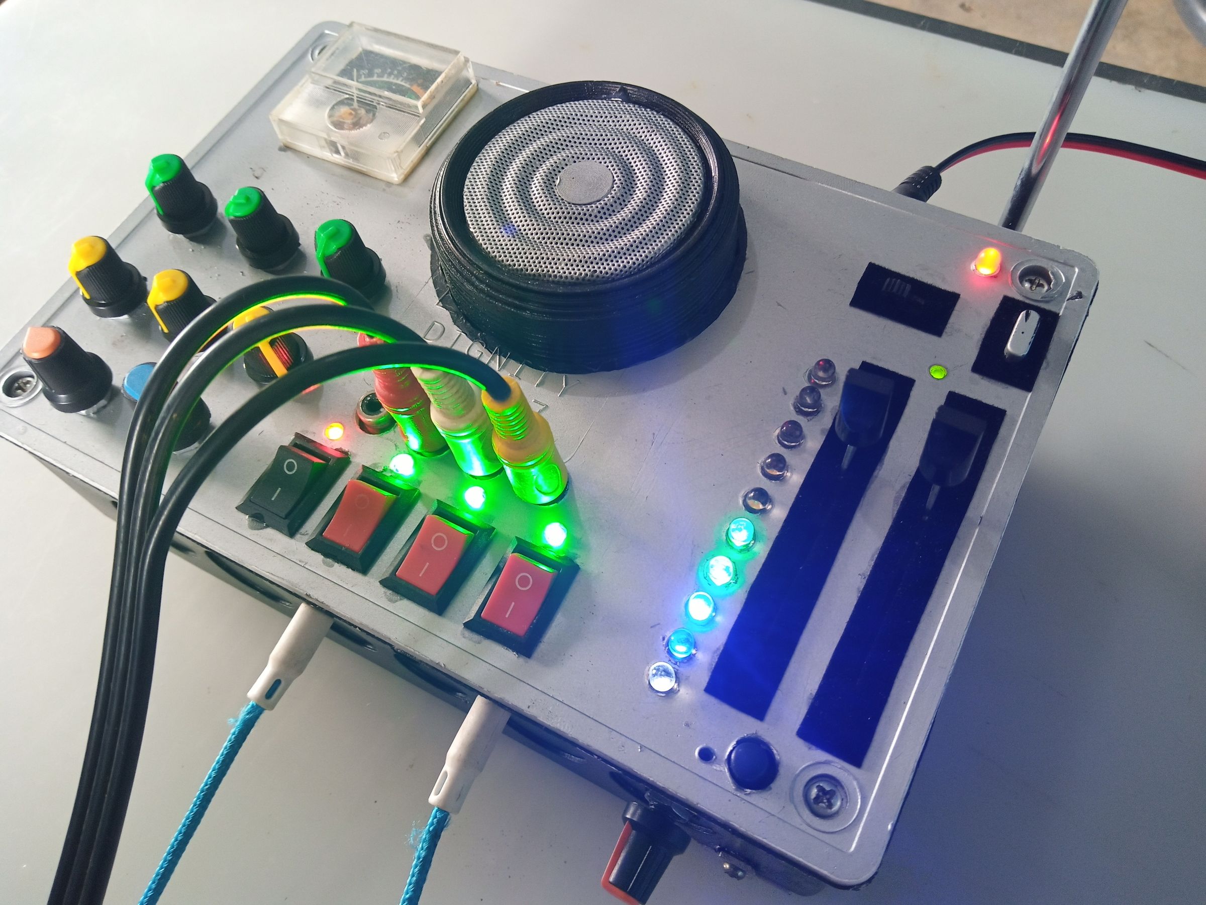 3 CHANNEL AUDIO MIXER Integrated With an FM Radio Transmitter : 19 ...