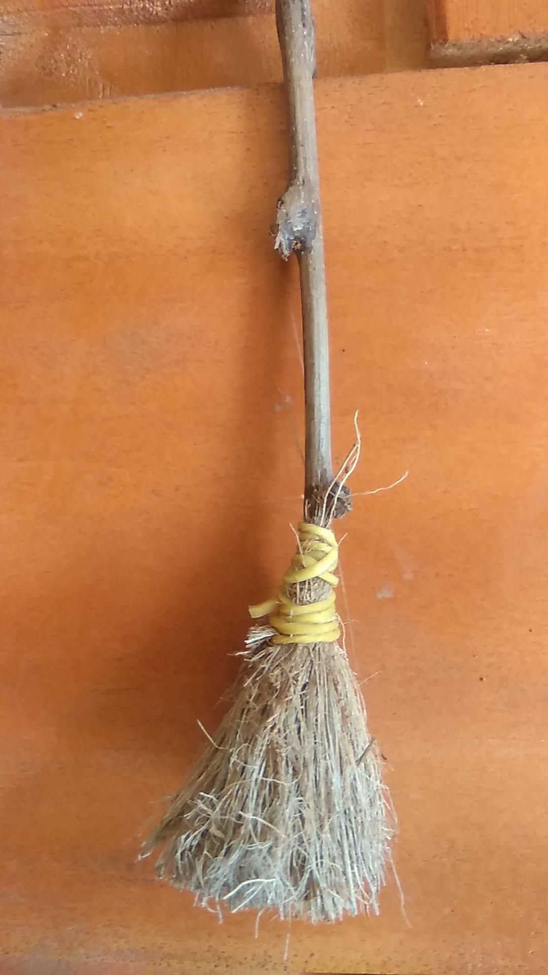 30 Seconds Ultra Tiny Witch Broomstick - Instructables