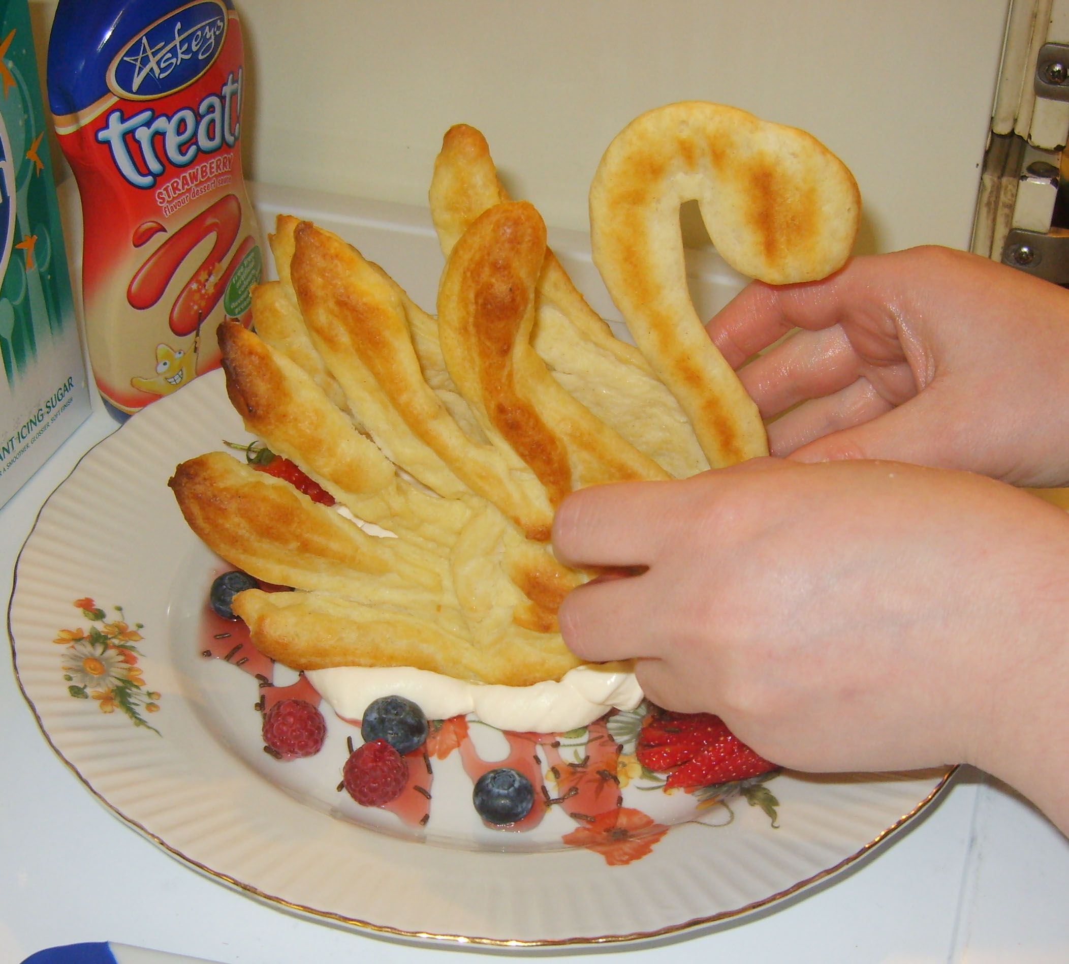 Choux Pastry Swan : 5 Steps (with Pictures) - Instructables