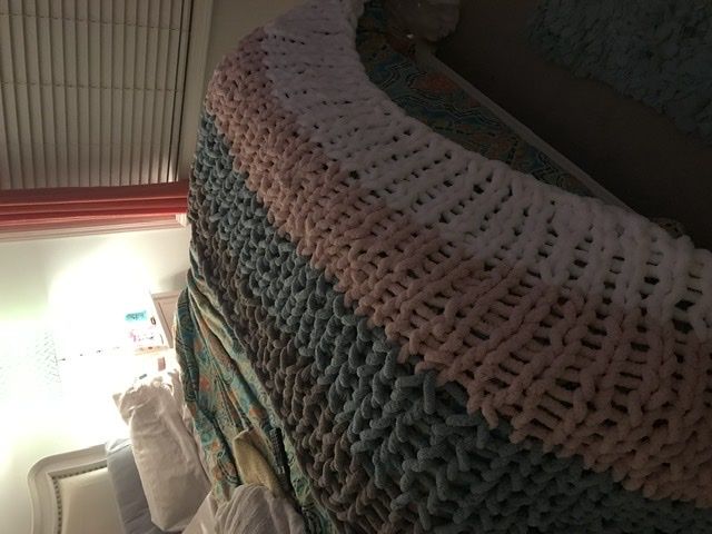Easy Chunky Hand-Knitted Blanket in One Hour : 9 Steps (with Pictures ...