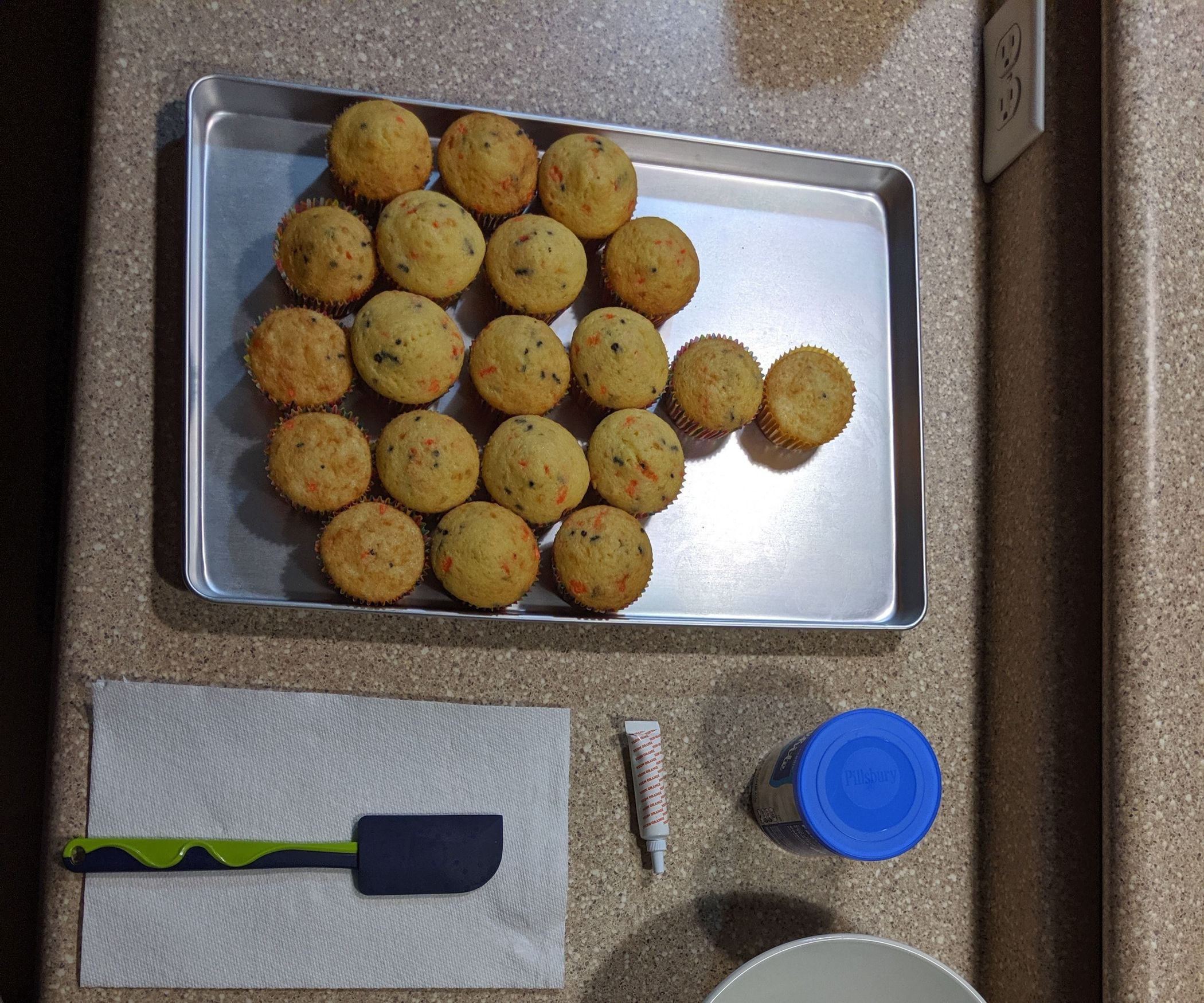 Pumpkin Pull Apart Cupcake Cake : 8 Steps - Instructables