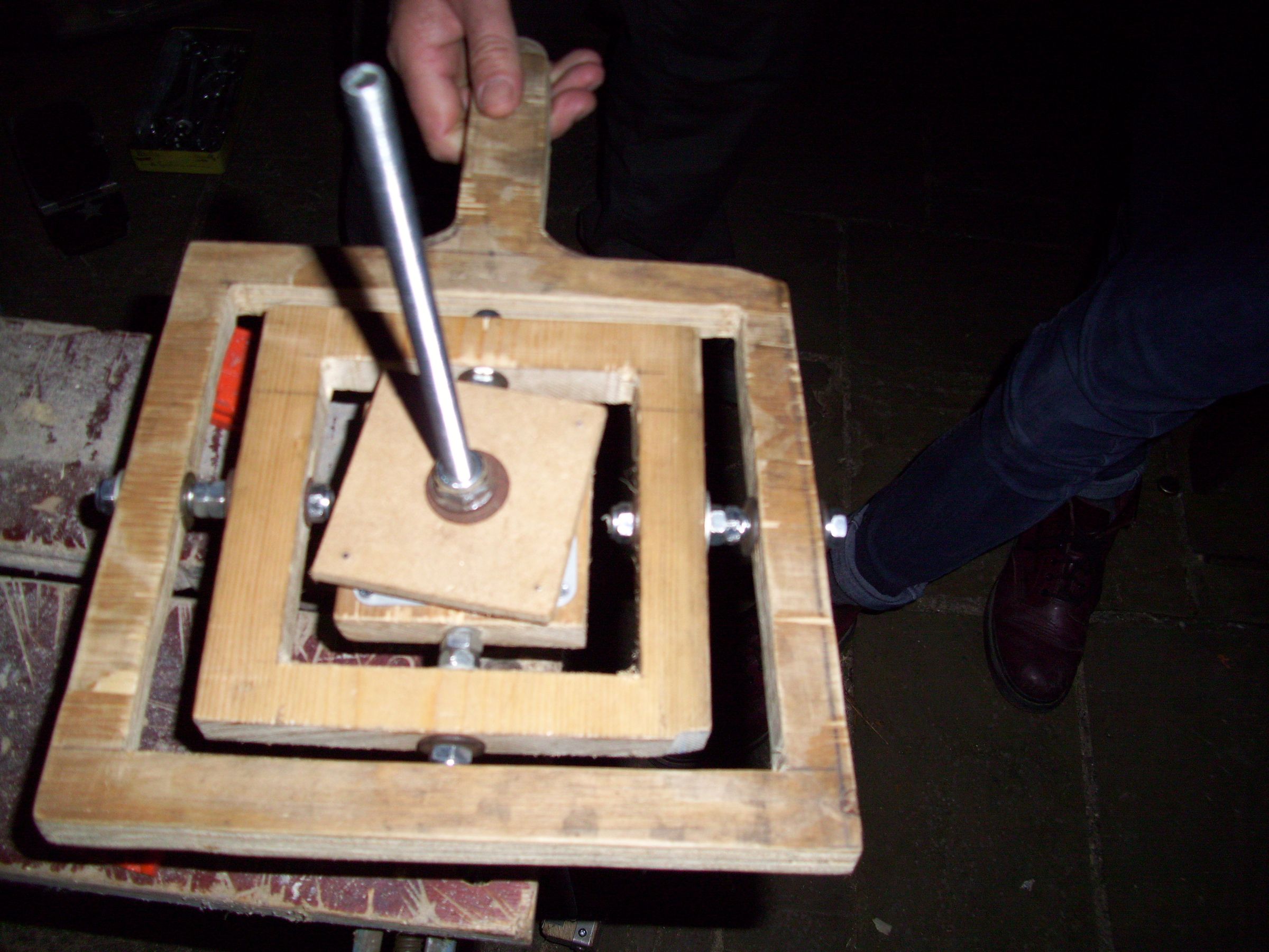 Homemade Steadicam : 5 Steps - Instructables