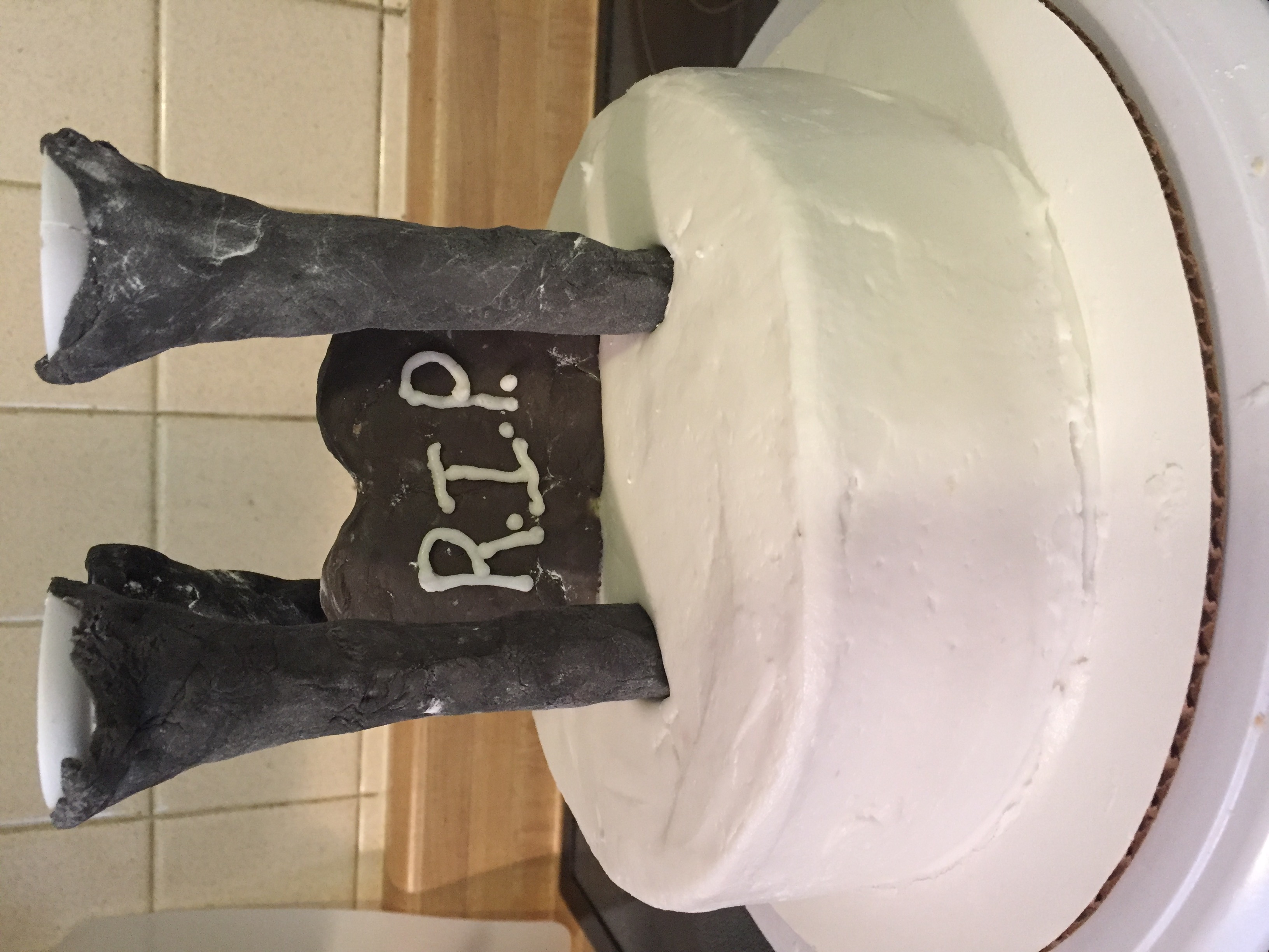 Ghoulishly Bleeding Wedding Cake : 5 Steps (with Pictures) - Instructables