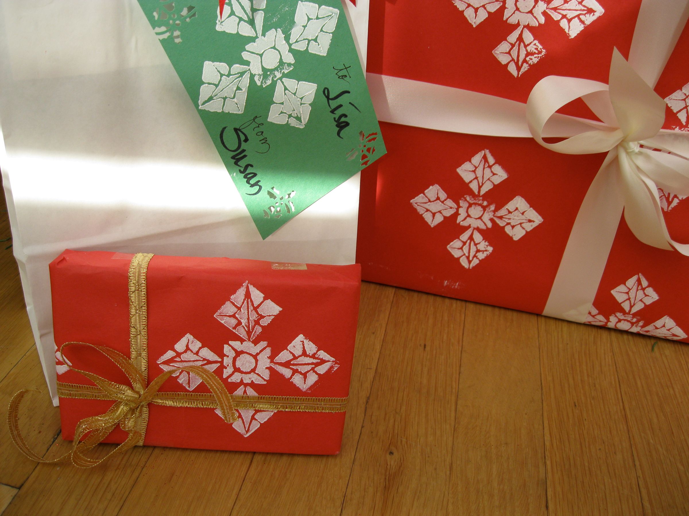 Snowflake Pattern Gift Wrap : 18 Steps (with Pictures) - Instructables