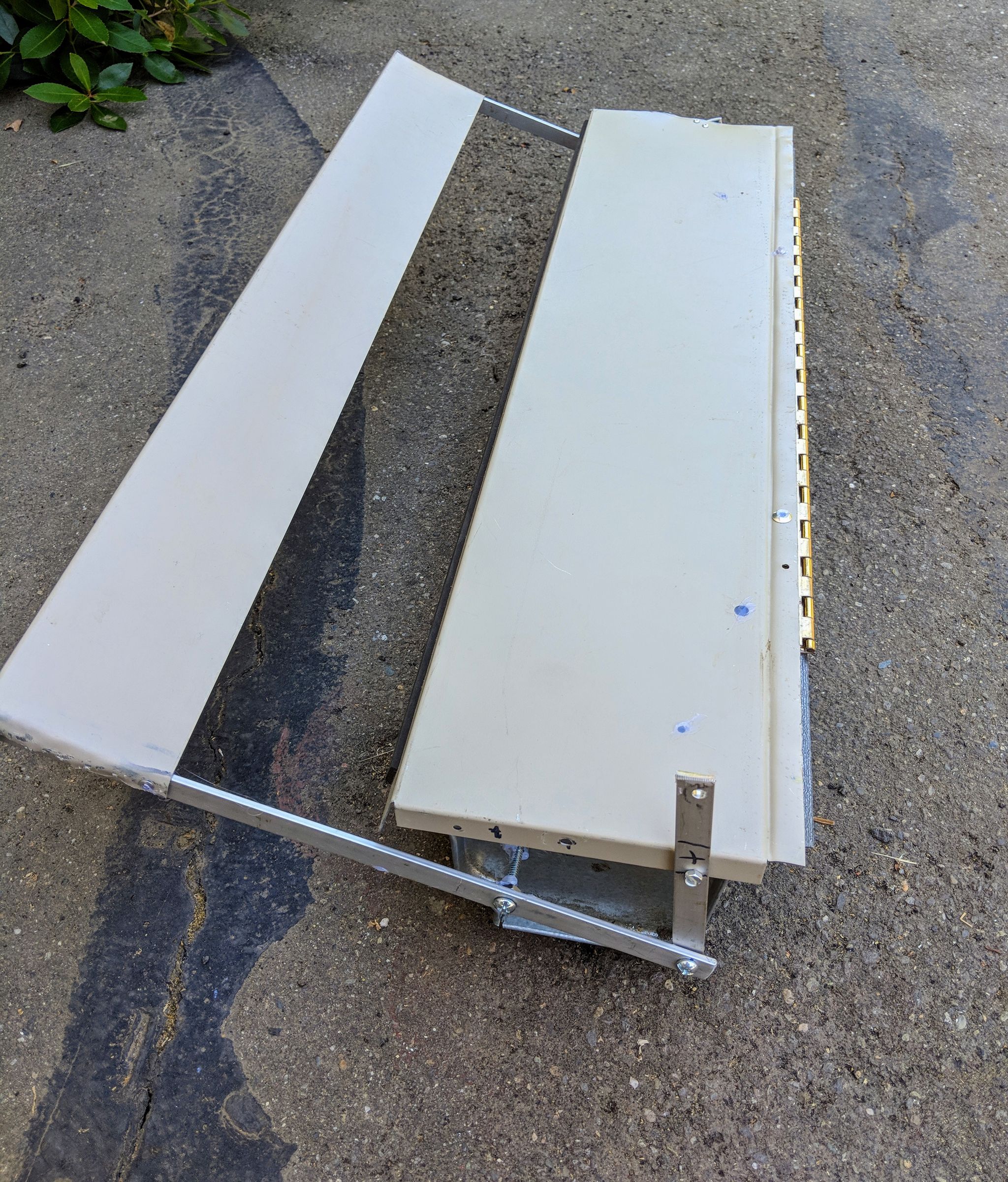 Automatic Chicken Feeder With Upcycled Gutter & Metal Pieces : 14 Steps ...