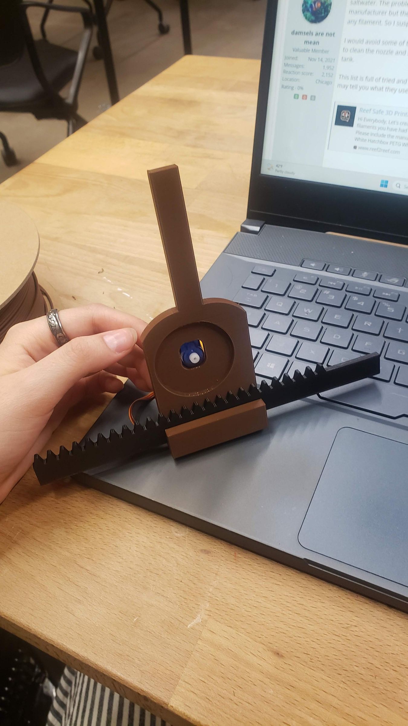 IDC 2 - Automatic Page Turner : 6 Steps - Instructables