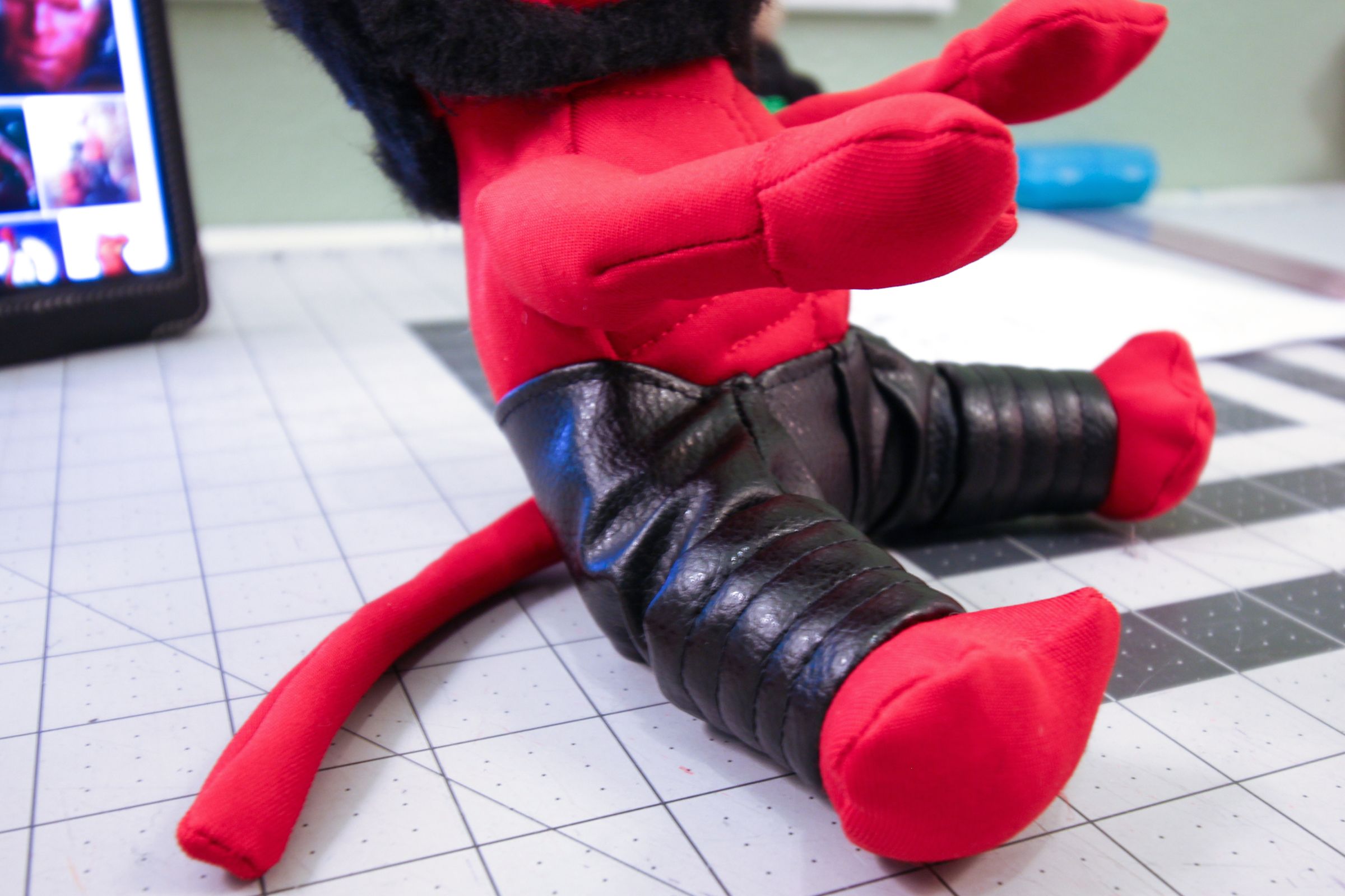 Hellboy Comic Con Costume (For Timmy the ThinkGeek Monkey) : 8 Steps ...