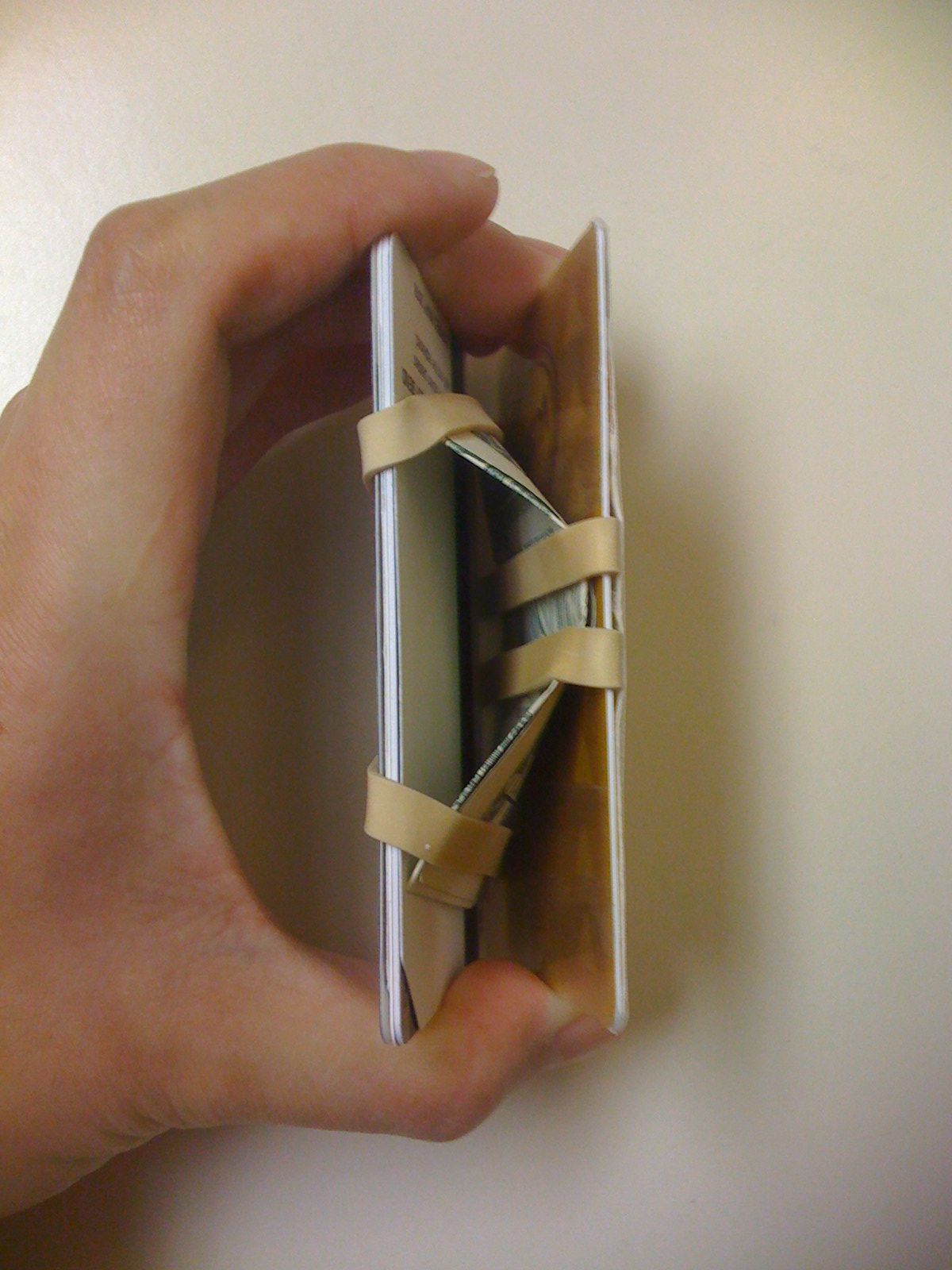 Minimalist's Magic Wallet : 7 Steps - Instructables