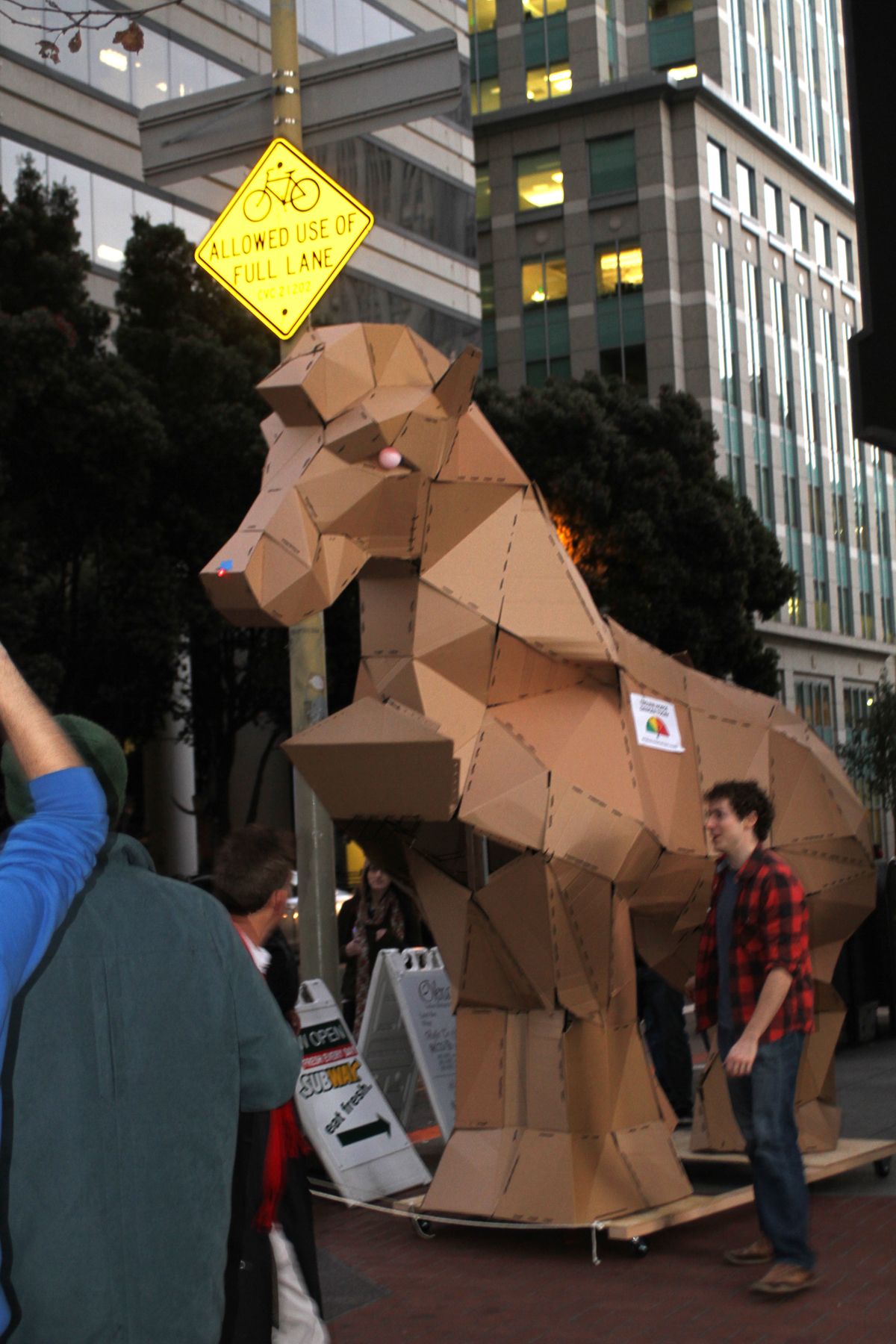 Giant Papercraft Trojan Horse : 21 Steps (with Pictures) - Instructables