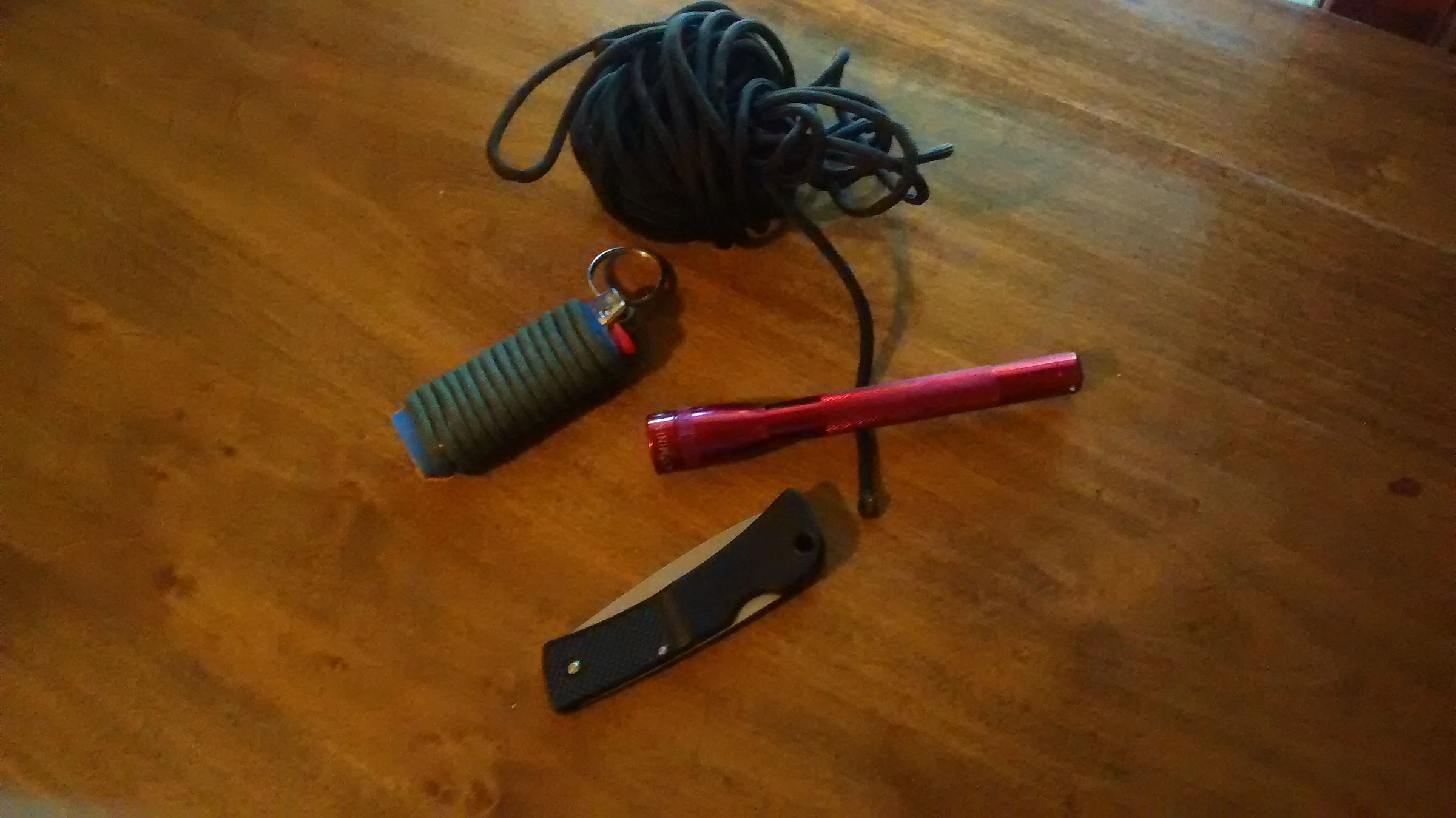Wrapping a Mini Mag-lite With Paracord : 5 Steps - Instructables