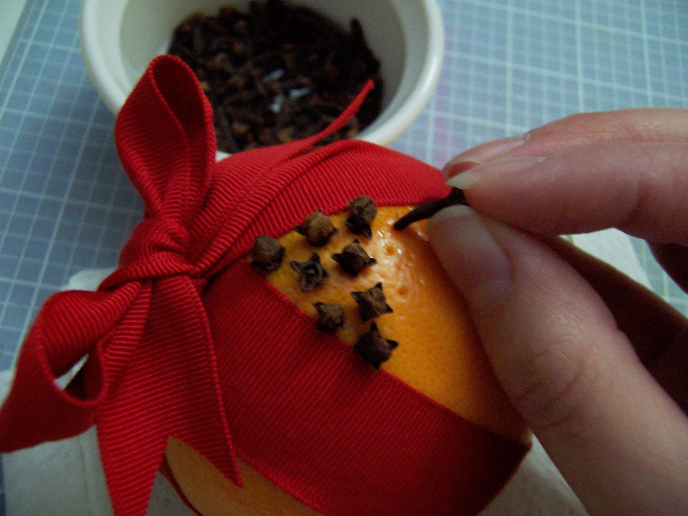 Pomander Ball Christmas Gift : 5 Steps (with Pictures) - Instructables
