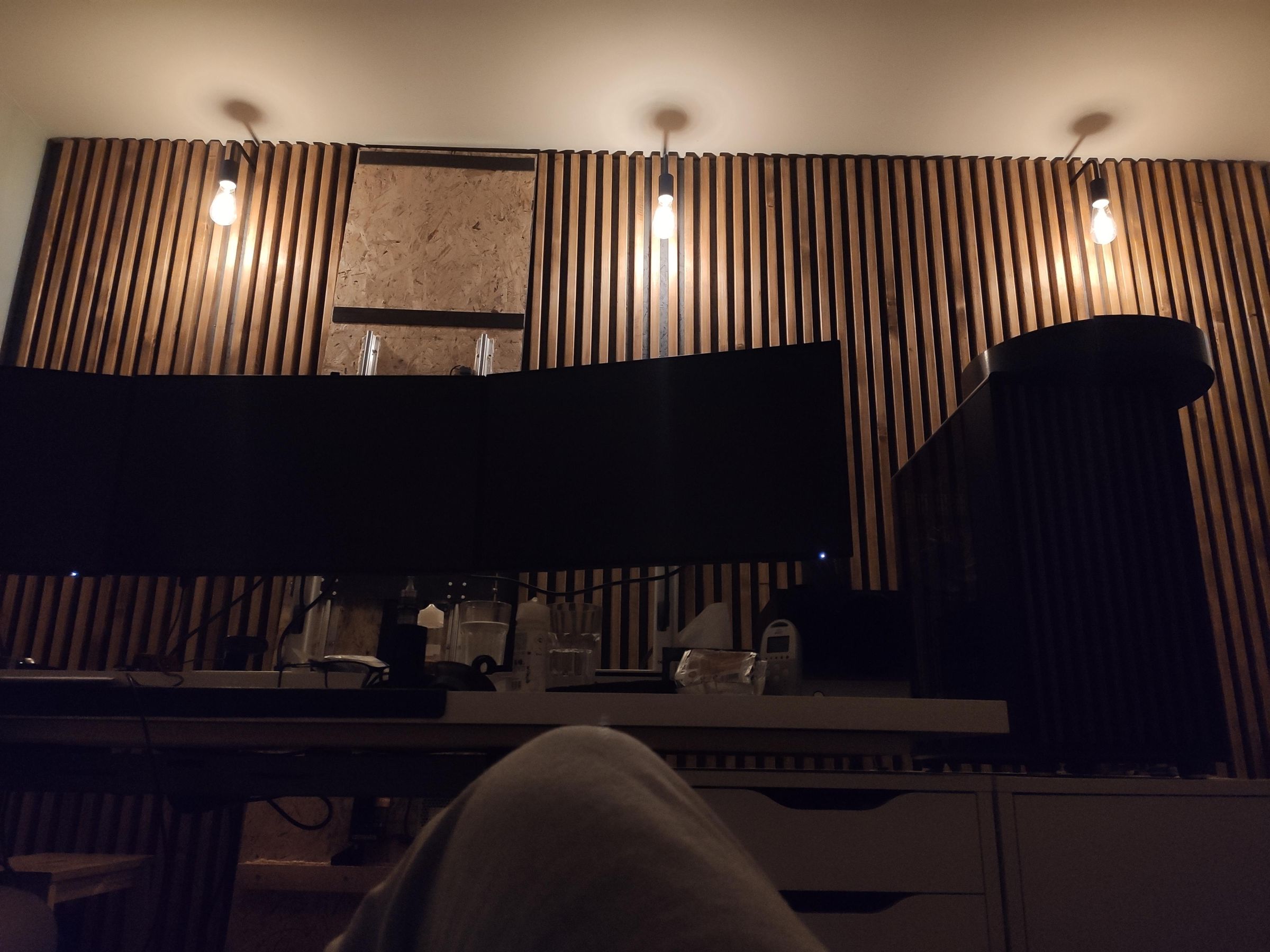Home Office Slat Wall With Motorised Tripple Monitor Lift and Desk With ...