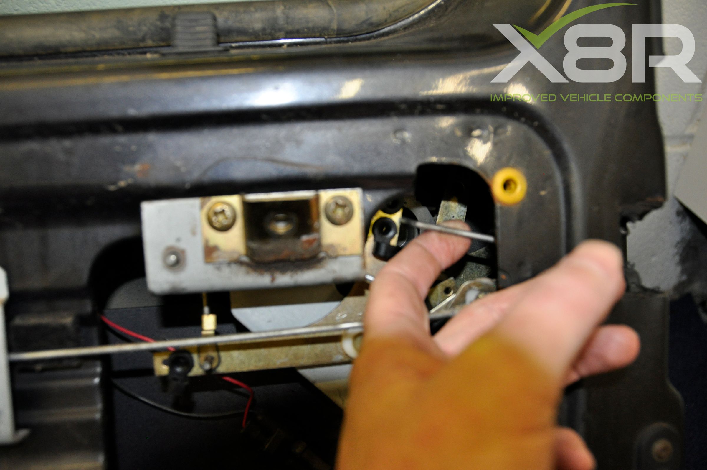 Fitting Our Replacement Door Lock Springs Land Rover Discovery 1 Range ...