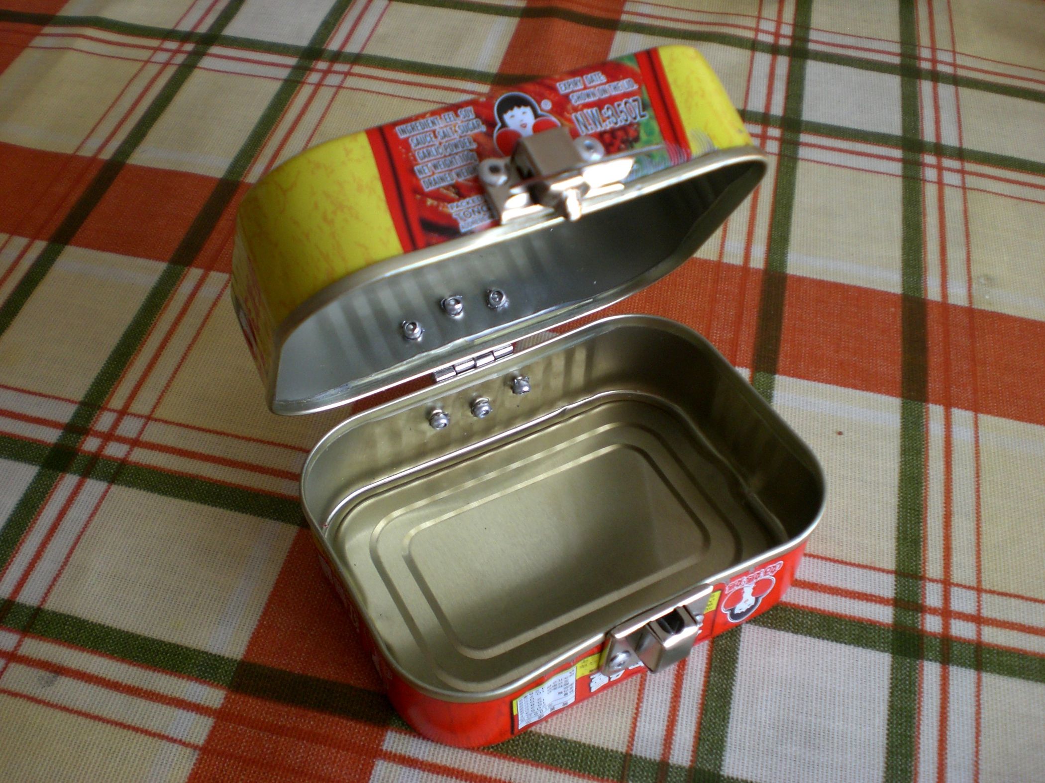 Upcycled Clamshell Tin Box - Instructables