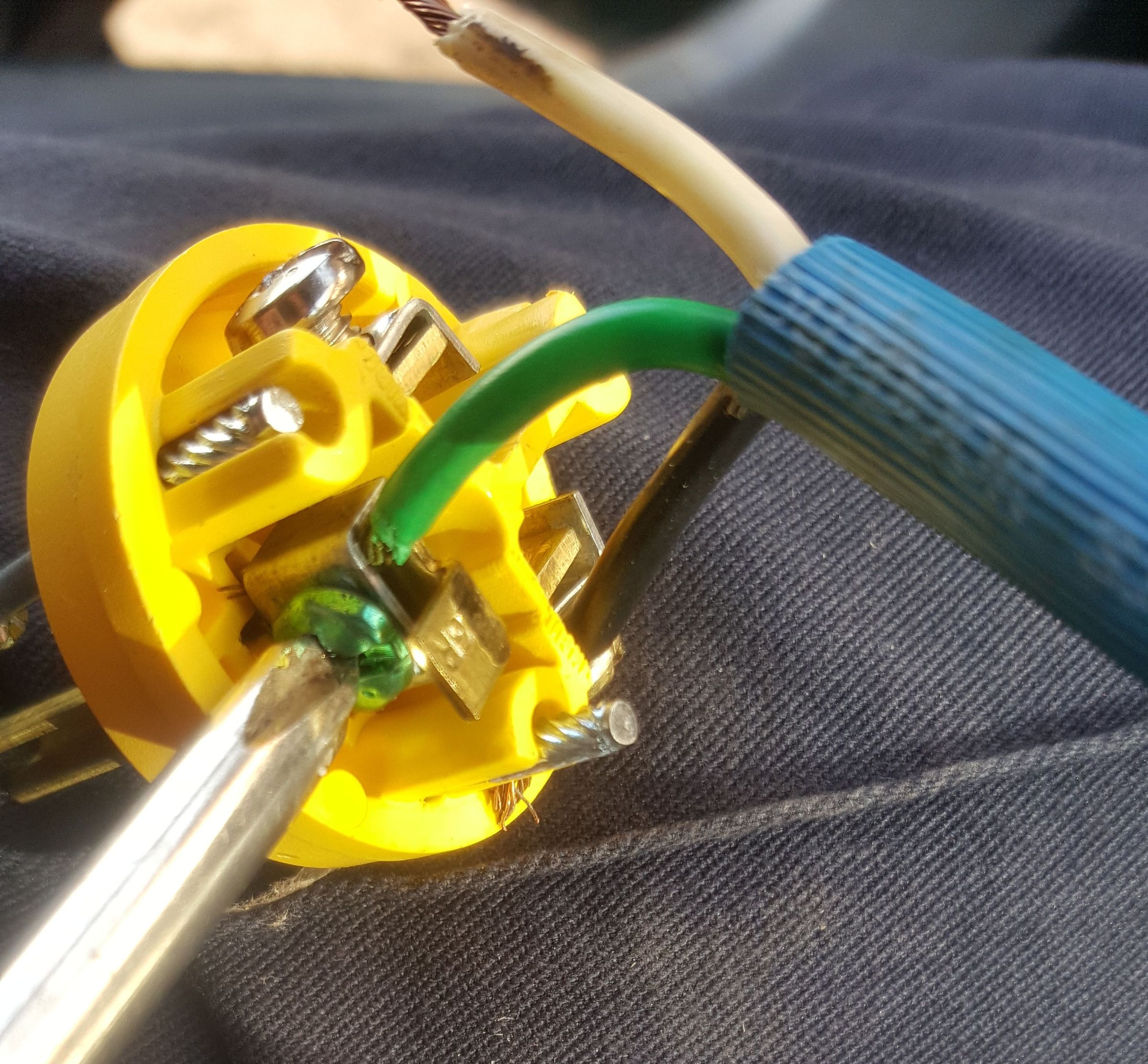 Extension Cord Fix : 8 Steps (with Pictures) - Instructables