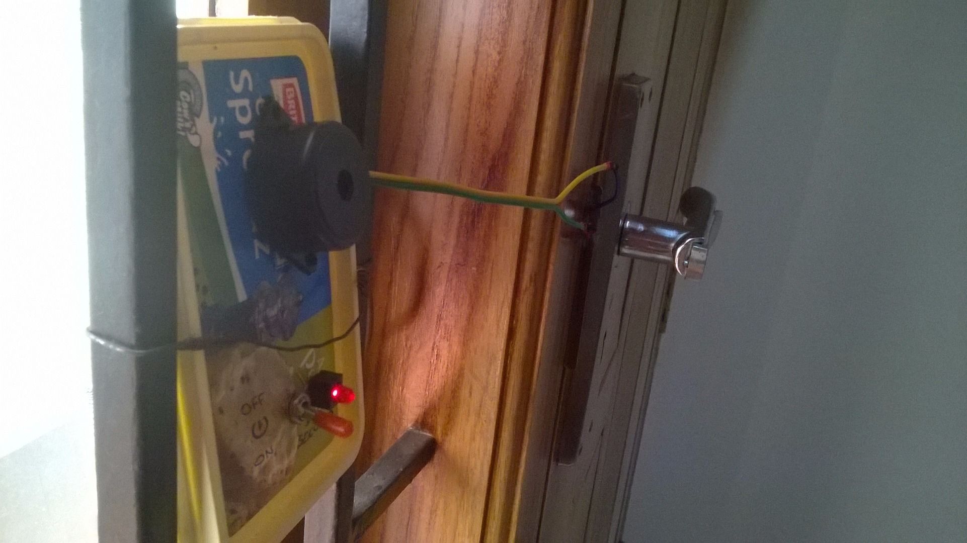 A Simple and Reliable Door Alarm System : 5 Steps - Instructables