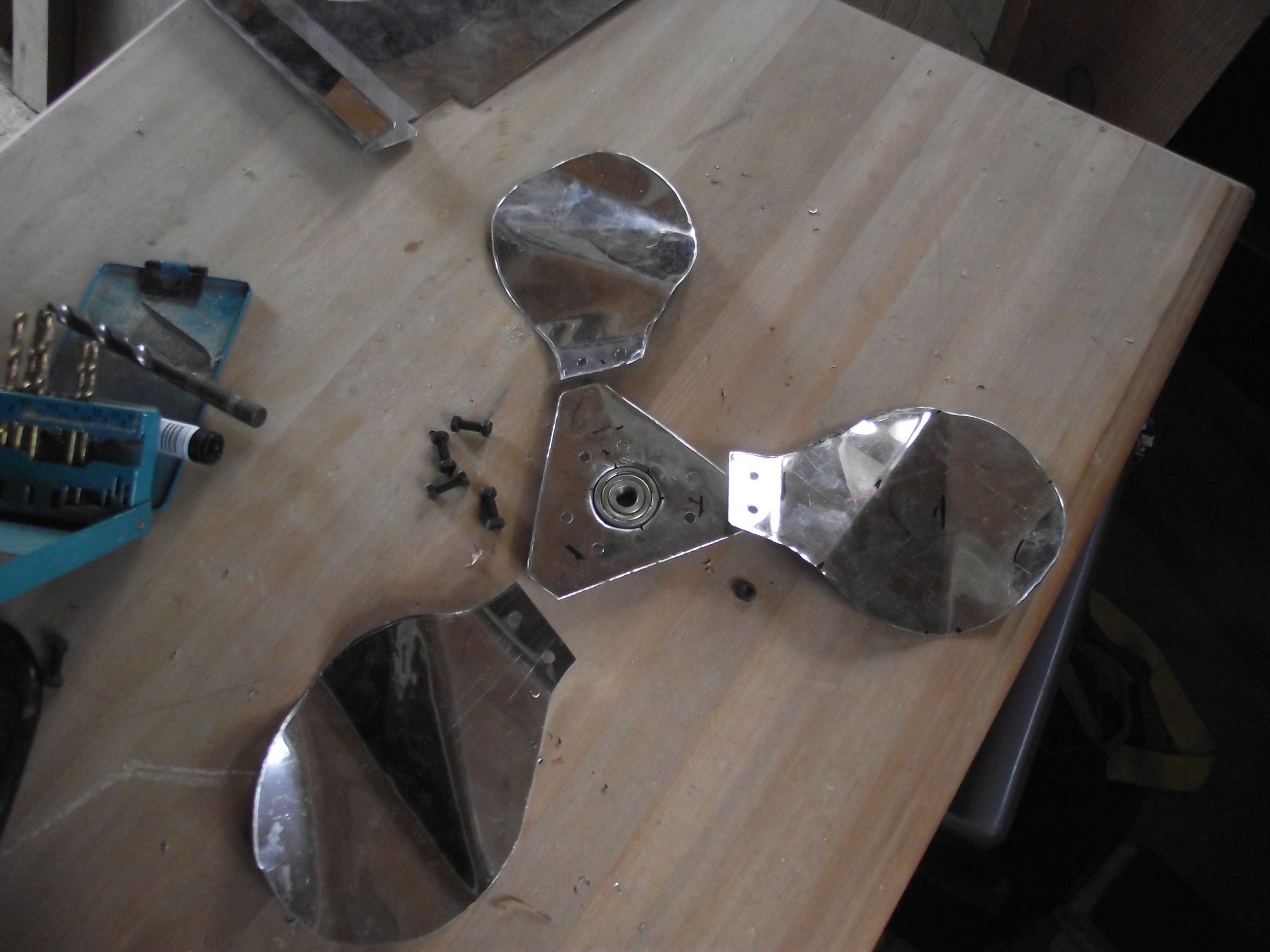Spinny Winny Recycley Thingy Scrap Metal Art : 13 Steps (with Pictures ...