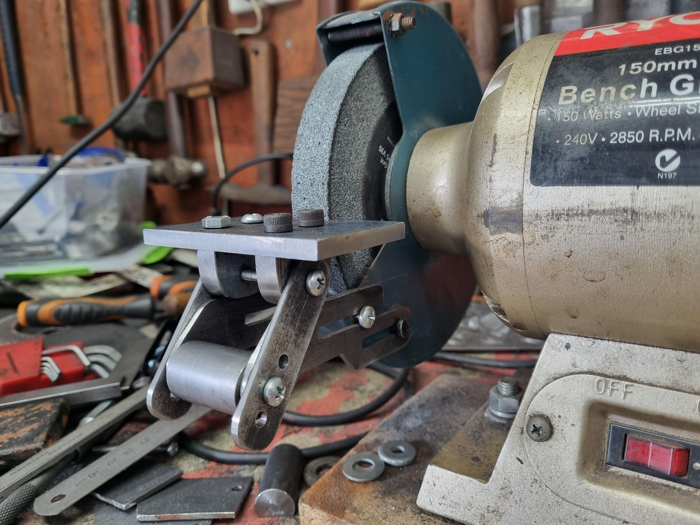 Scrap Metal Grinder Tool Rest : 7 Steps (with Pictures) - Instructables