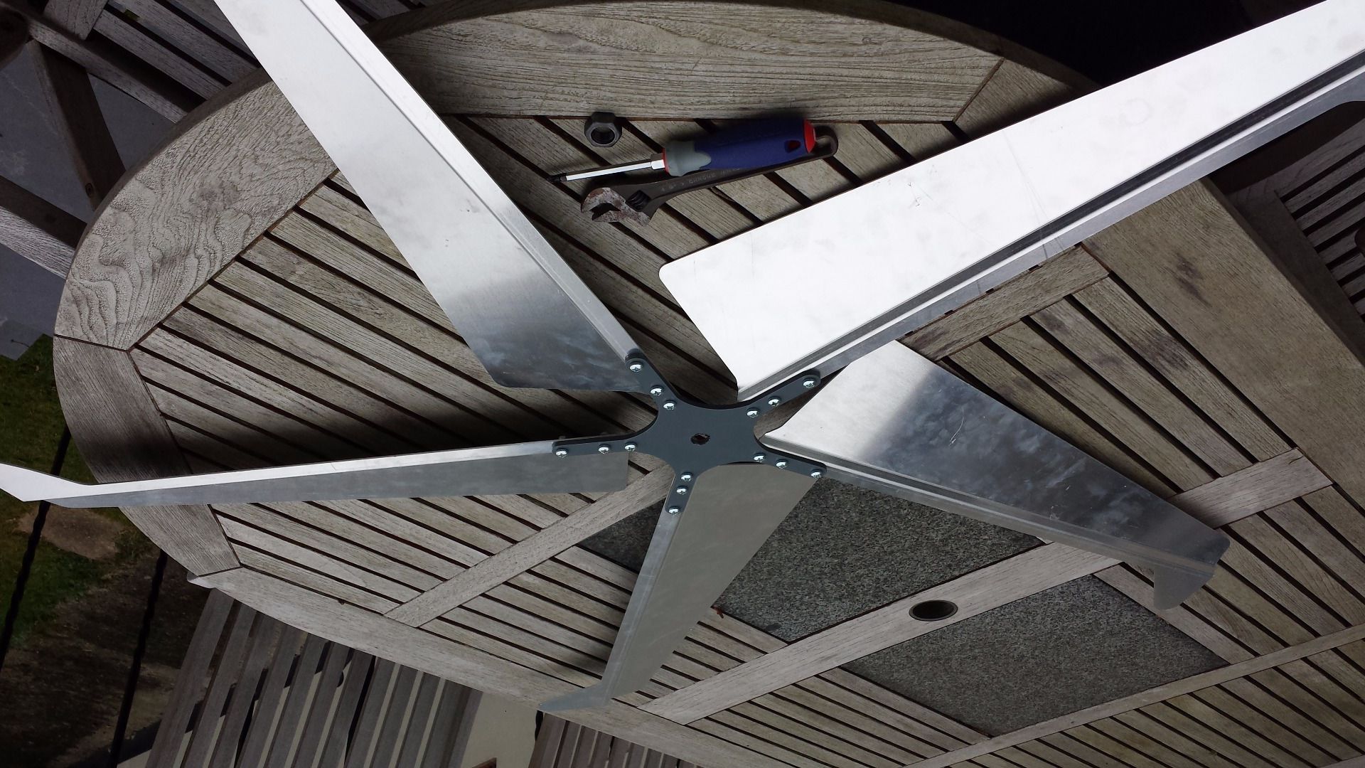 Efficient DIY Wind Turbine : 5 Steps - Instructables