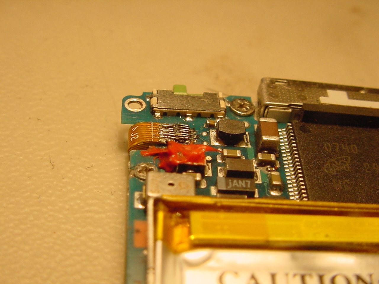 Busted Ipod Click Wheel Connector Fix : 4 Steps - Instructables