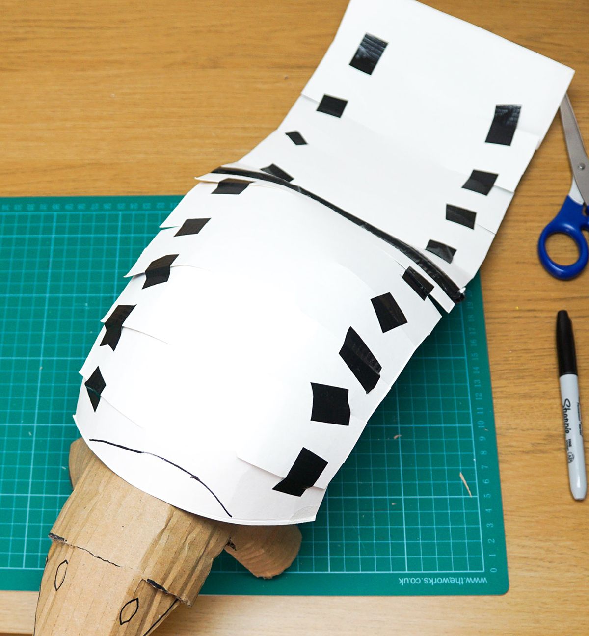 DIY Cardboard Pangolin | Sculpt an Armoured Animal With Recycled Card ...