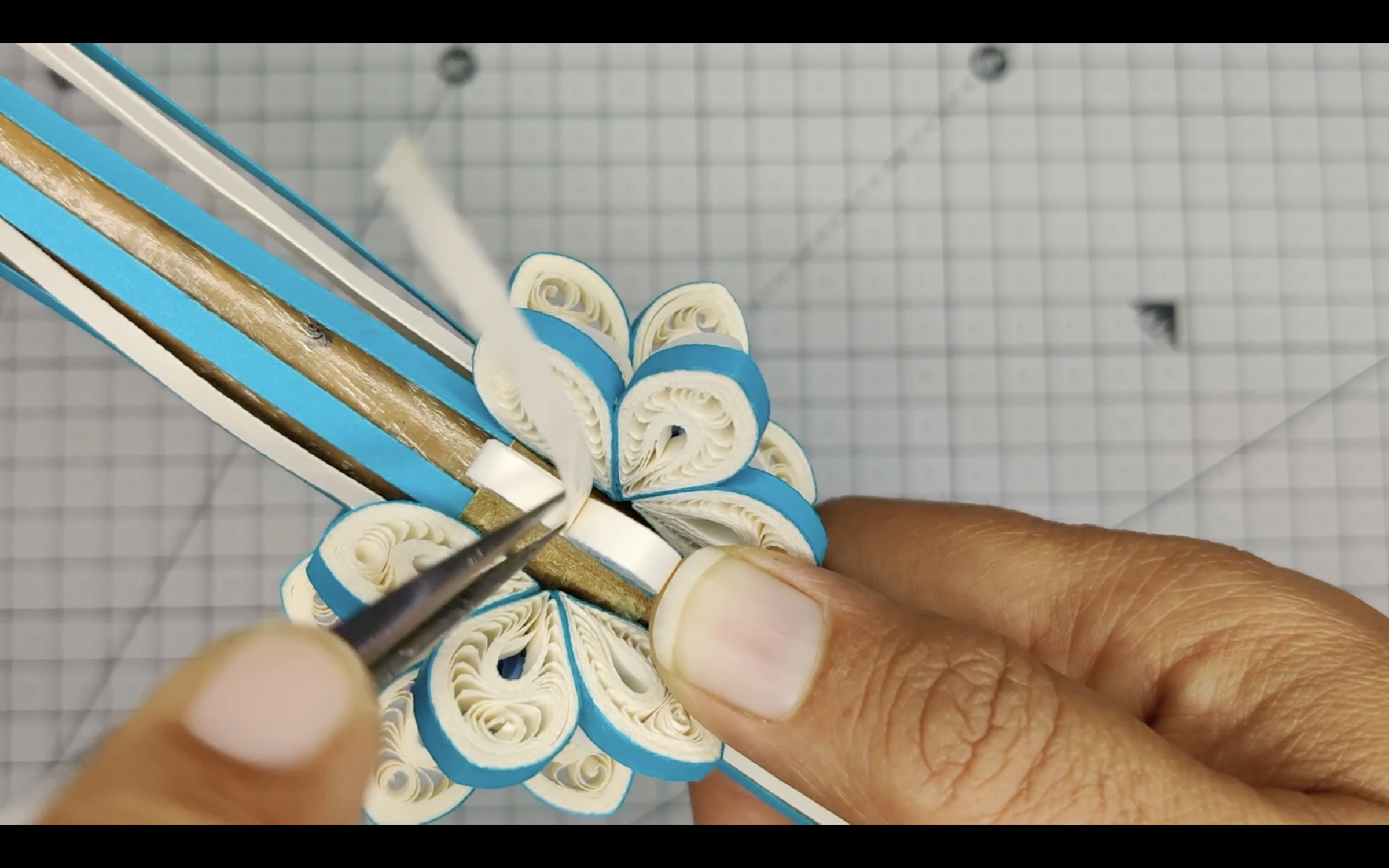 Paper Quilled Ornamental Dangler DIY : 13 Steps (with Pictures) - Instructables