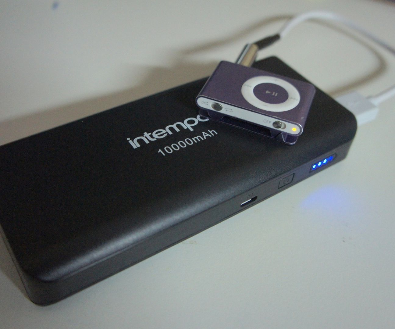 Charge an IPod Shuffle (G2) With a USB Power Bank : 3 Steps - Instructables