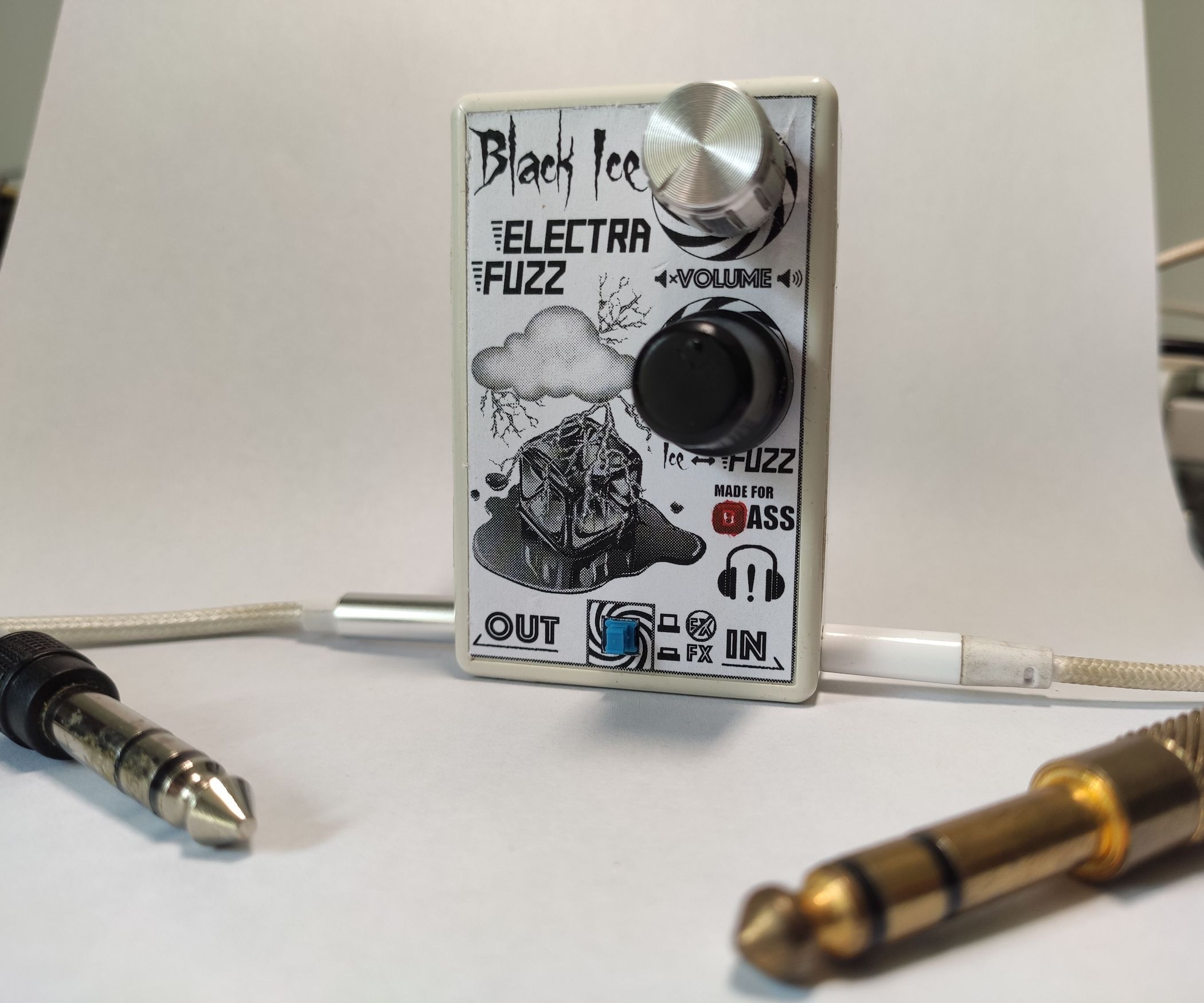 A Tiny Bass Preamp and Effects Box: Black Ice, Electra Fuzz : 9 Steps ...