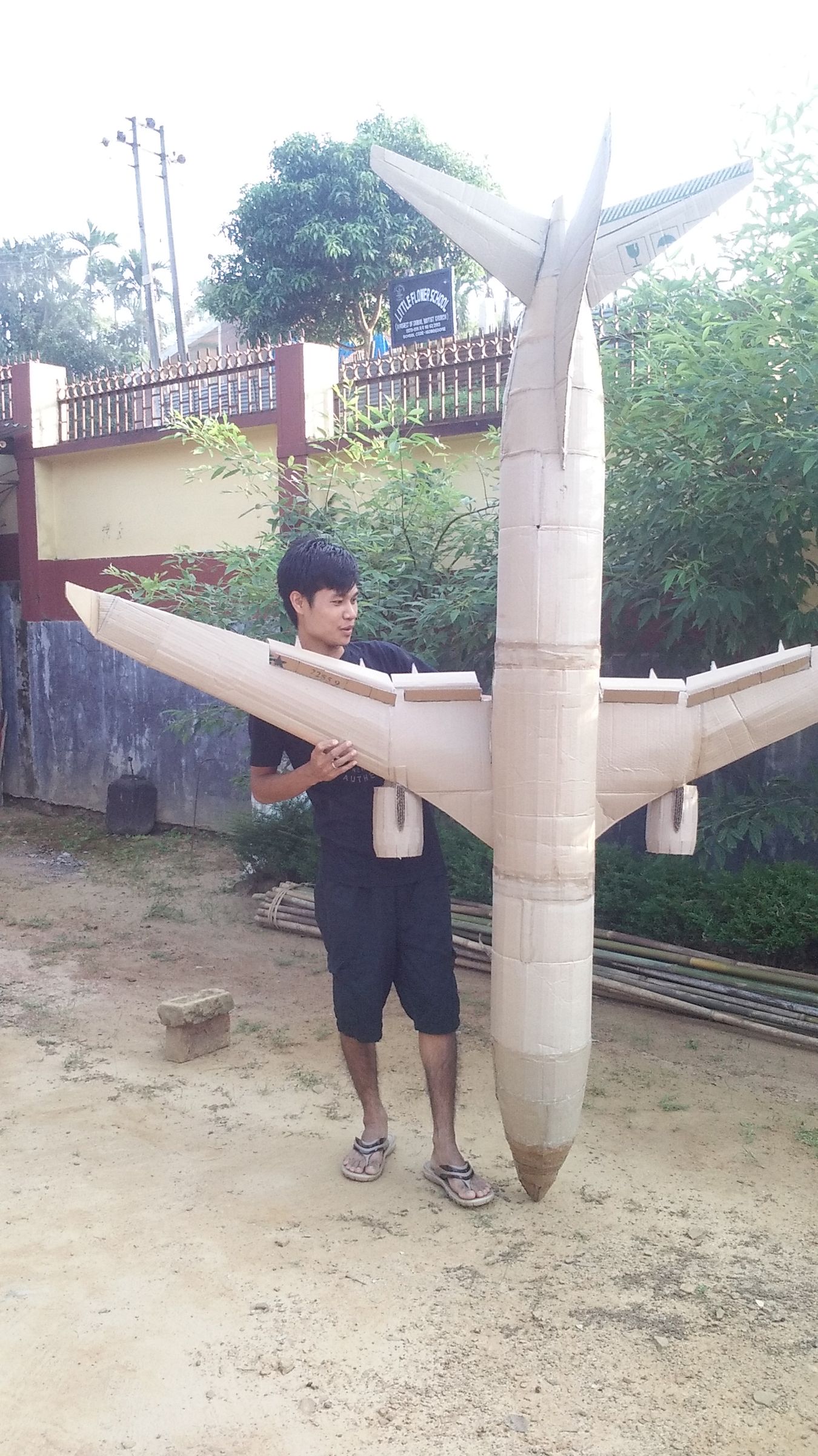 Boeing 737-800 Build Out of CARDBOARD : 9 Steps (with Pictures ...