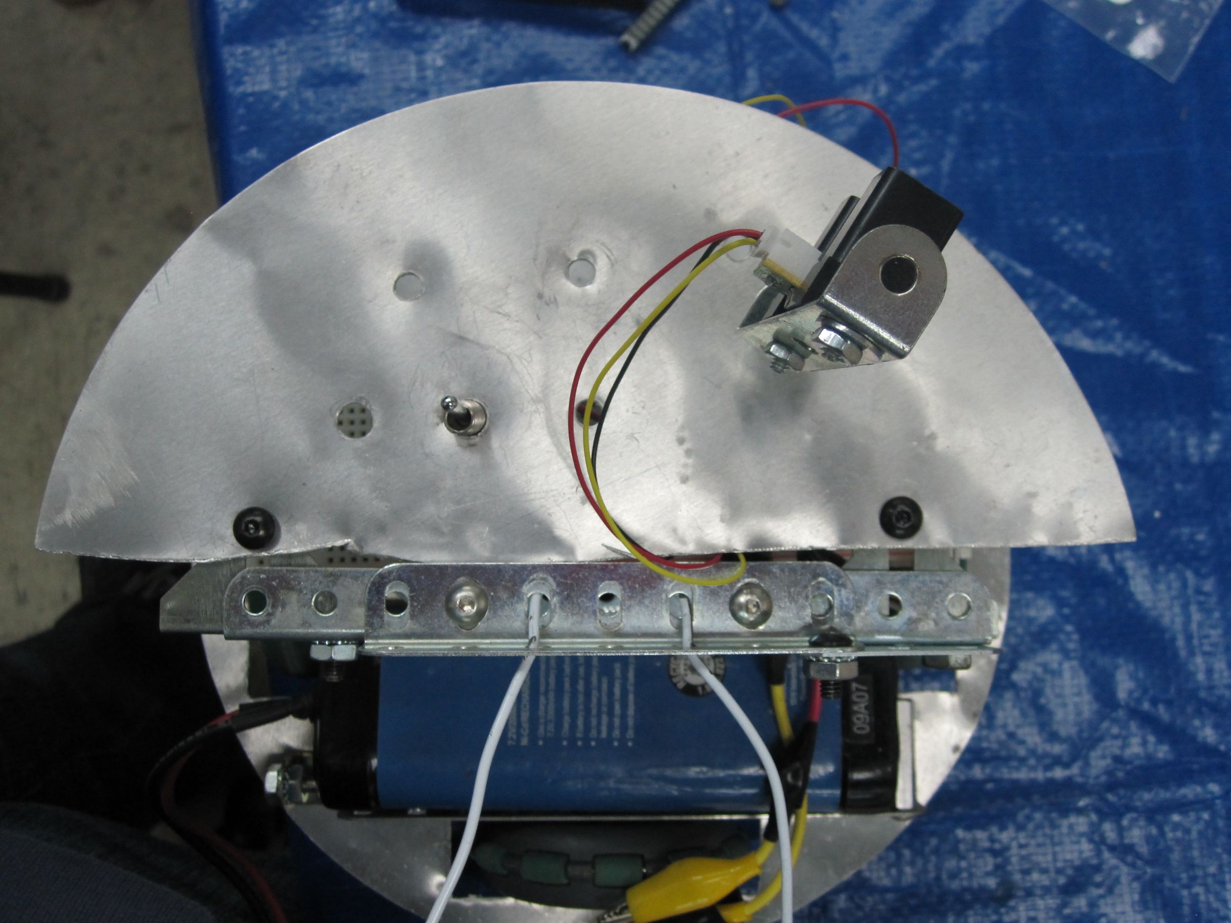 Wall Following Robot Using 555 Timer : 4 Steps - Instructables