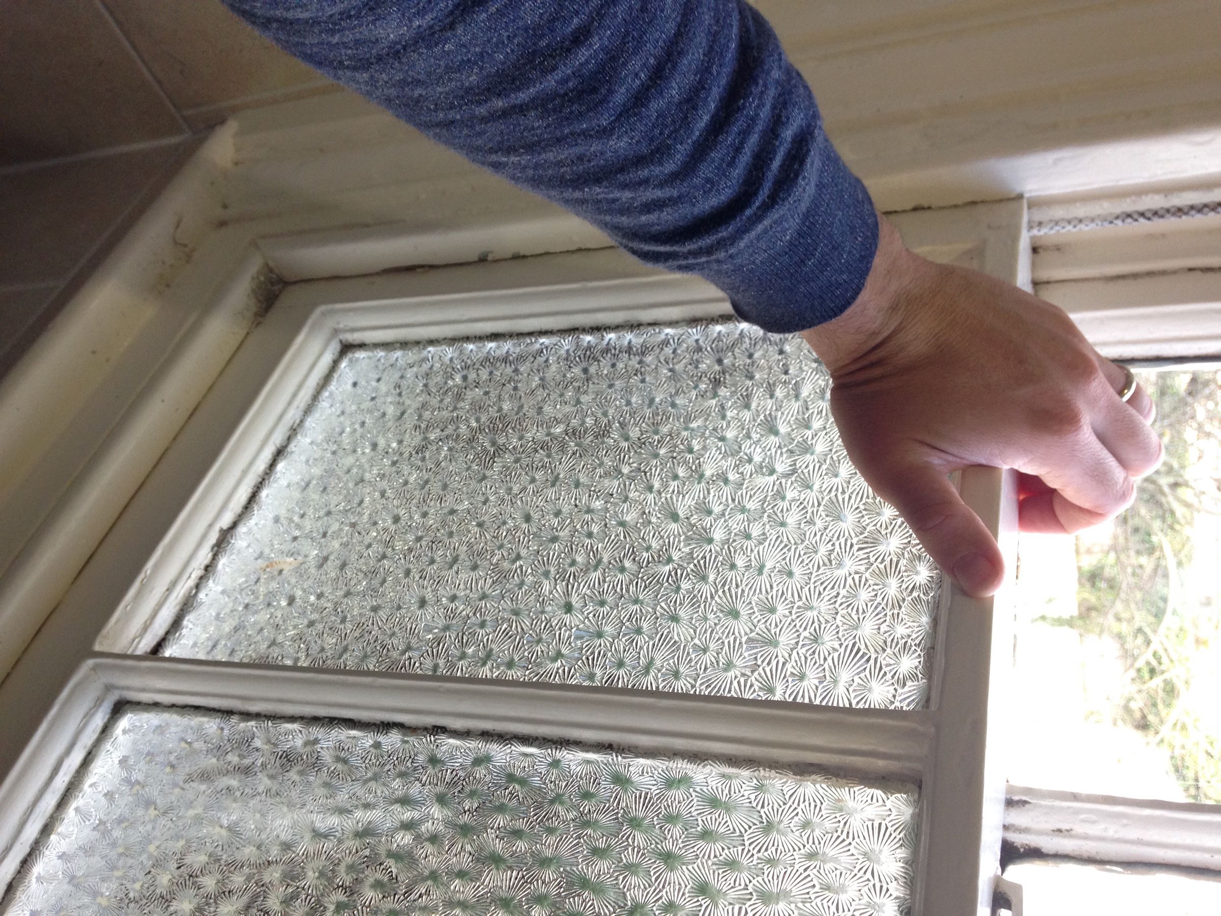 How to Ease Open a Painted Shut Sash Window : 10 Steps (with Pictures ...