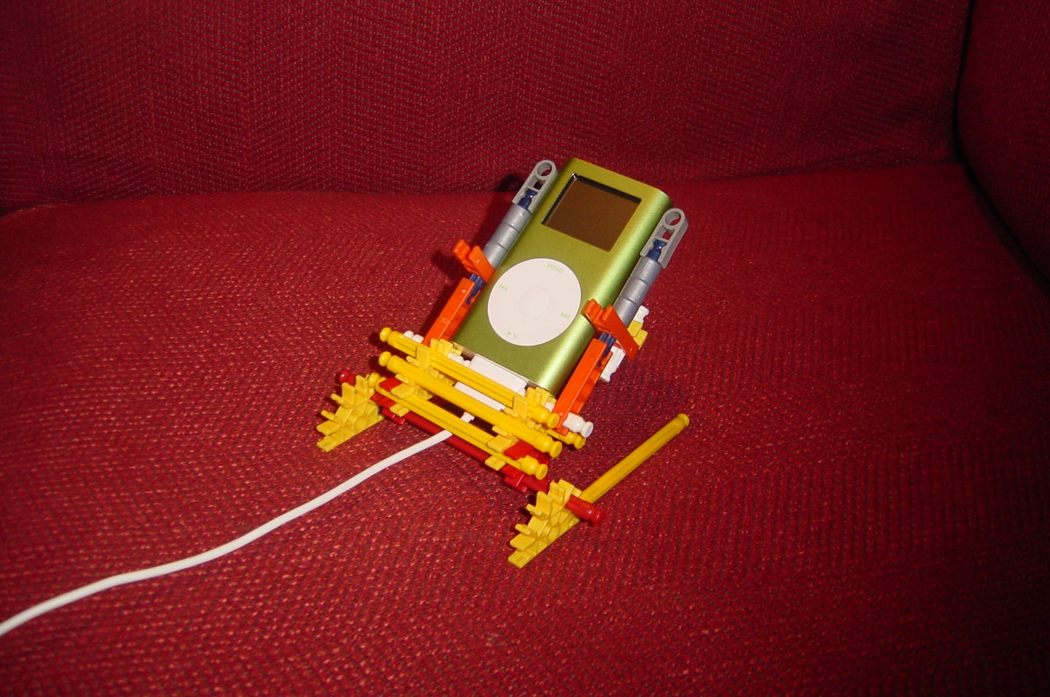 K'Nex Ipod Mini and Nano(1st and 2nd Gen) Dock : 4 Steps - Instructables