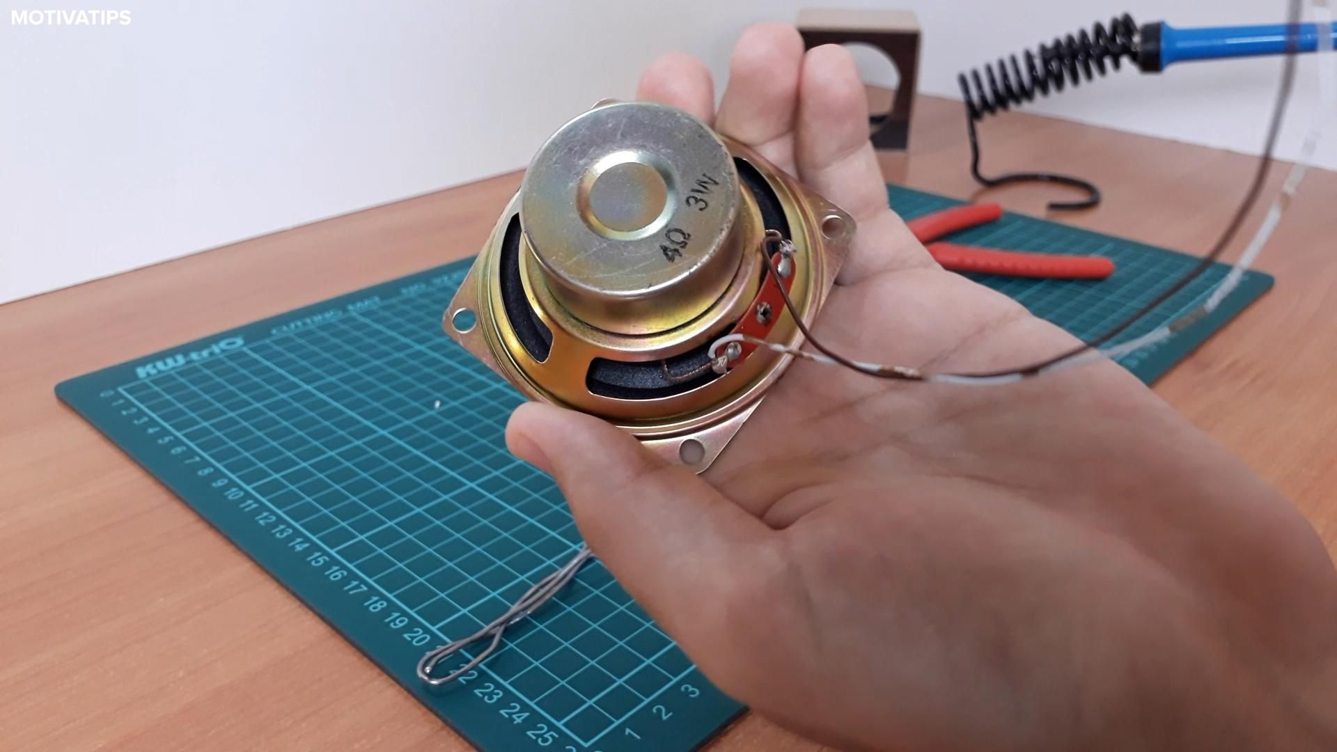 DIY Bluetooth Speaker (how-to) : 4 Steps (with Pictures) - Instructables