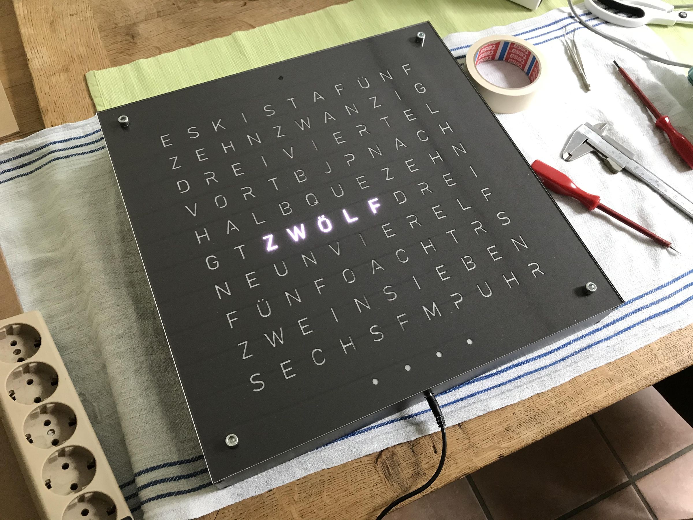 Word Clock (German Layout) : 8 Steps - Instructables